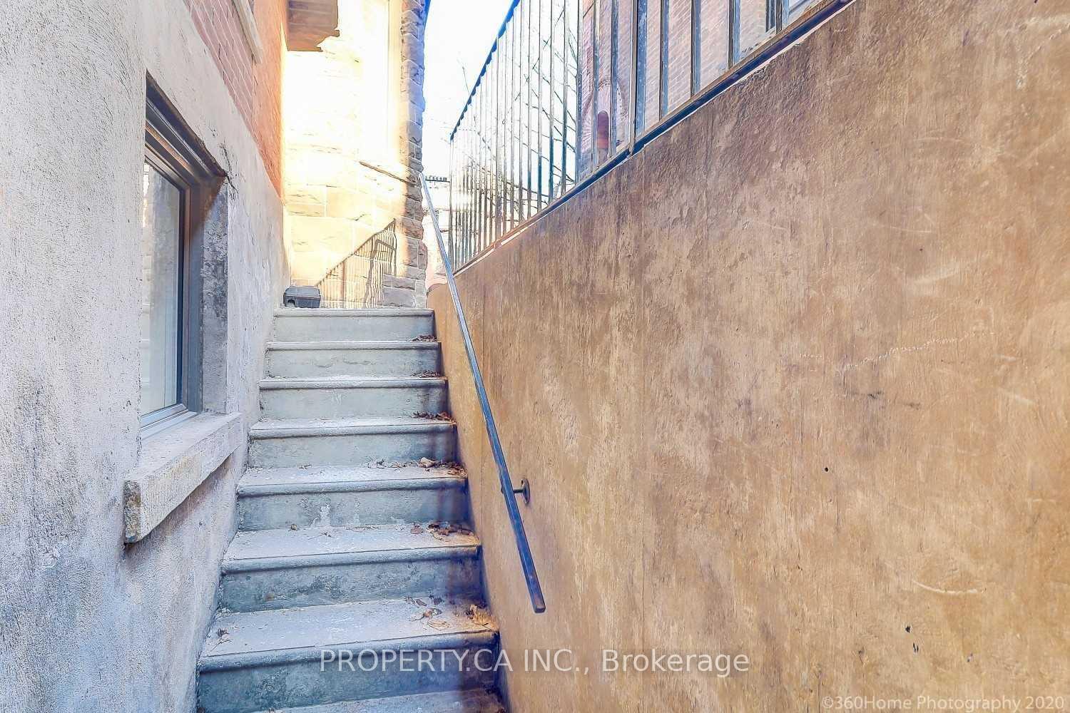 01 - 28 Madison Avenue, Toronto, ON M5R 2S1
