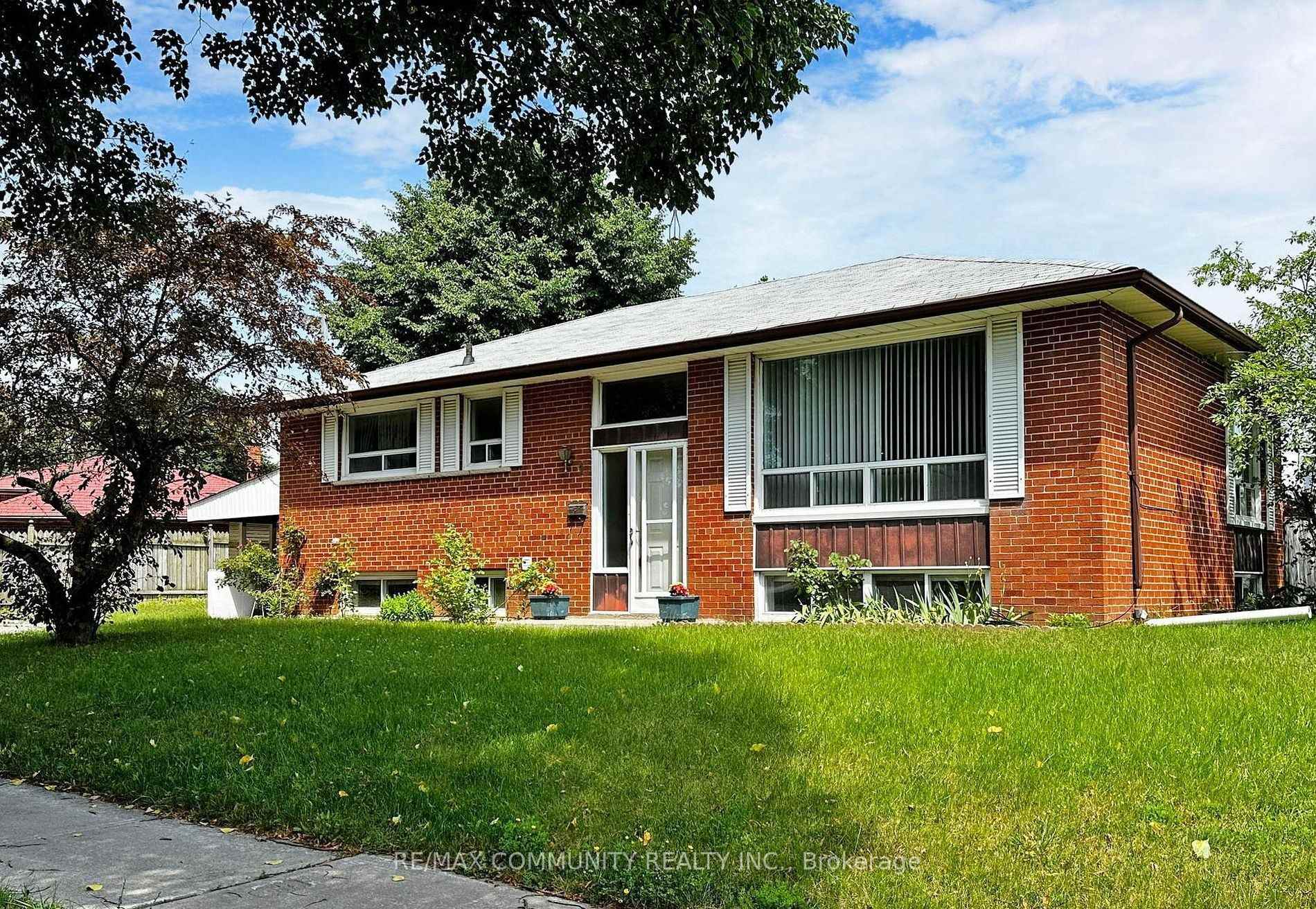 Main - 1 Applefield Drive, Toronto, ON M1P 3X8
