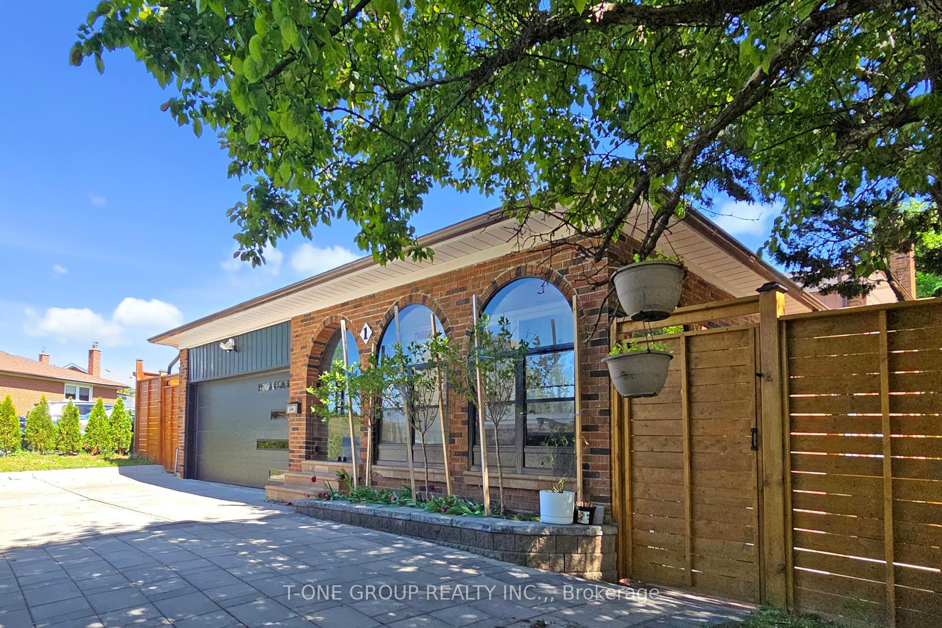 1 Ferncrest Gate, Toronto, ON M1W 1C1
