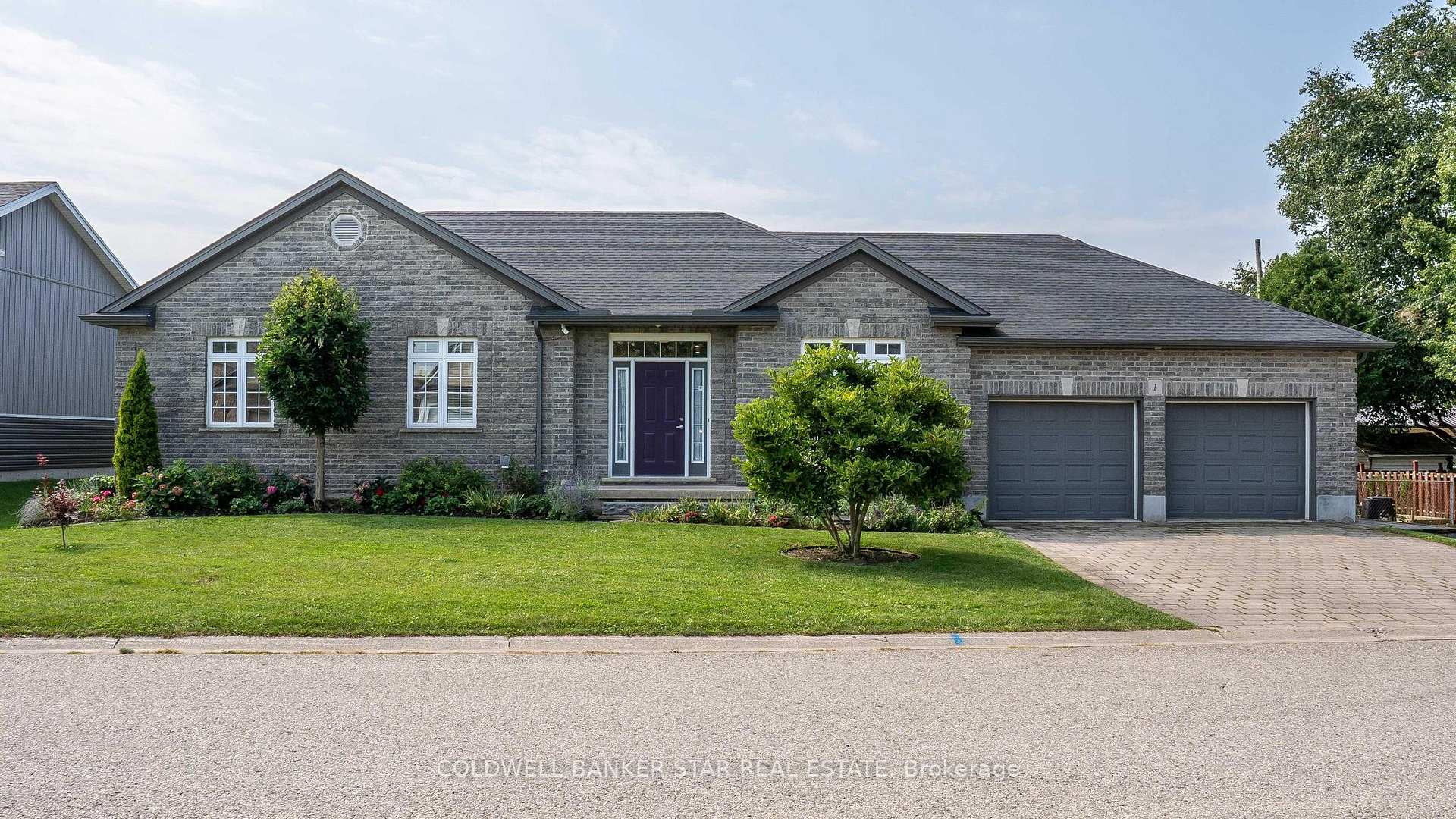 1 HAMILTON Street, North Middlesex, ON N0M 1A0