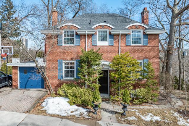 1 HARCROFT Road, Toronto, ON M6S 2V8
