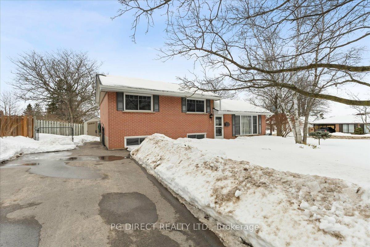 1 Manor Crescent, Quinte West, ON K8V 3Z6
