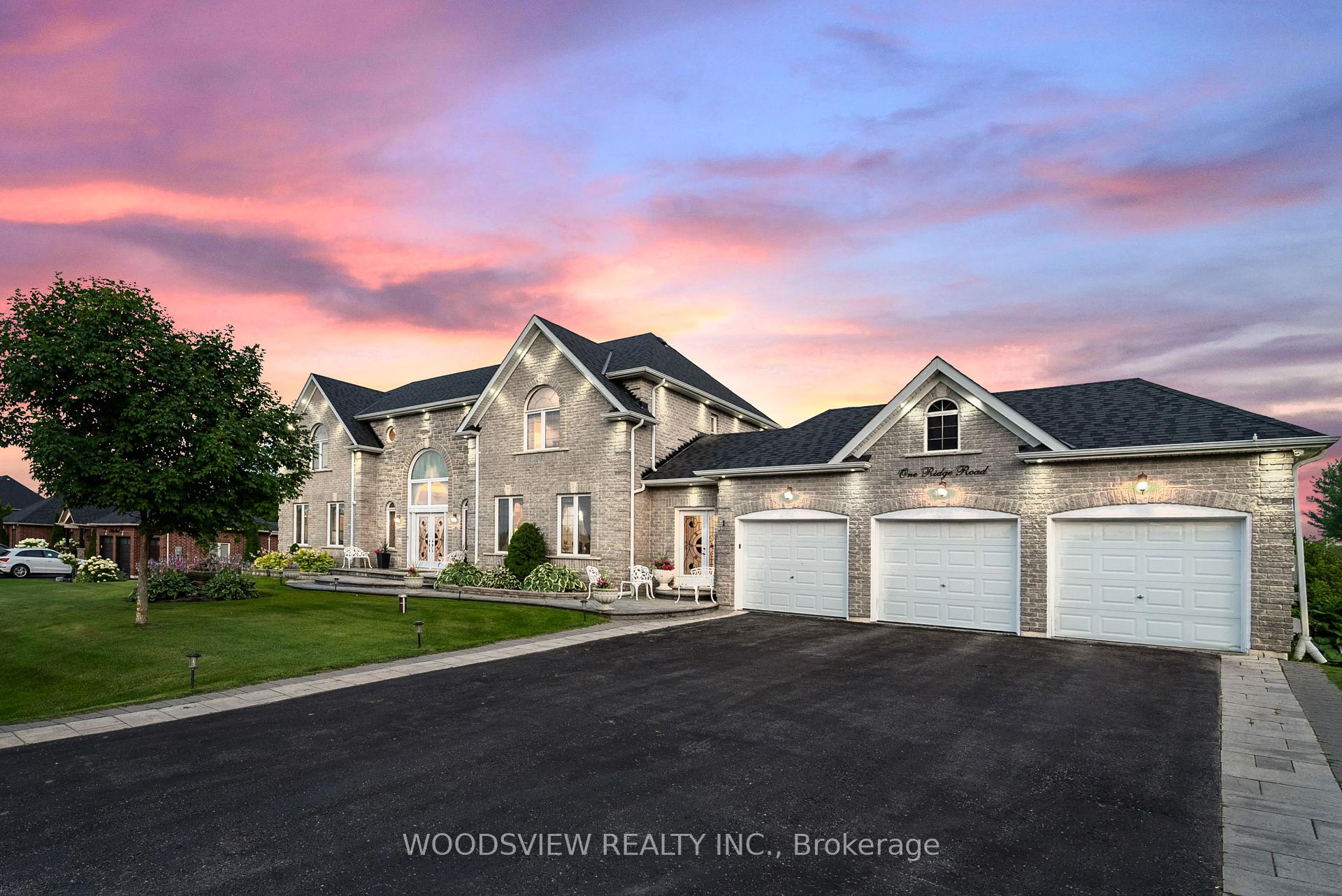 1 Ridge Road N, Uxbridge, ON L0C 1A0