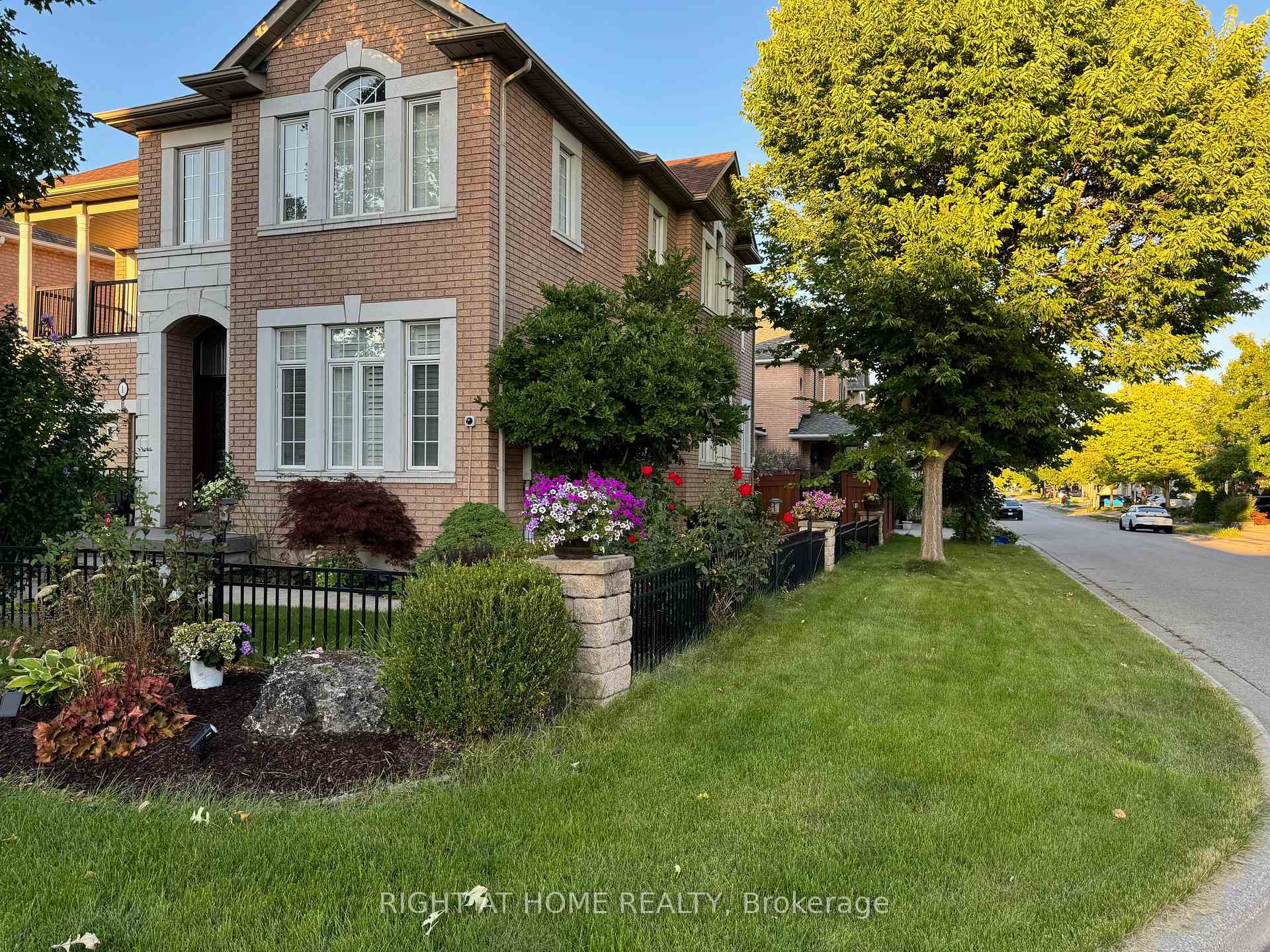 1 Strasbourg Lane, Vaughan, ON L4H 2X2