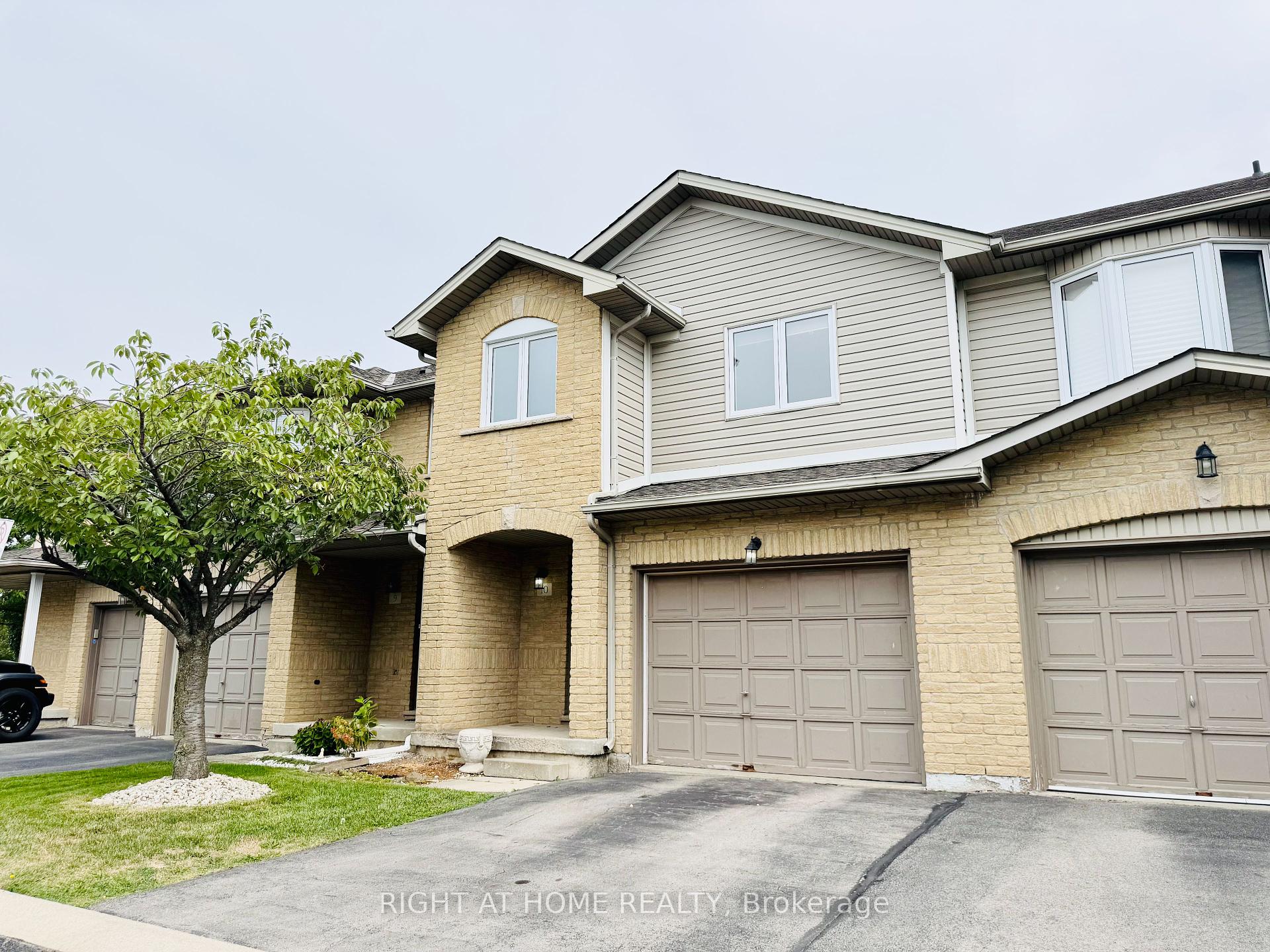 10 - 800 Paramount Drive, Hamilton, ON L8J 3V7