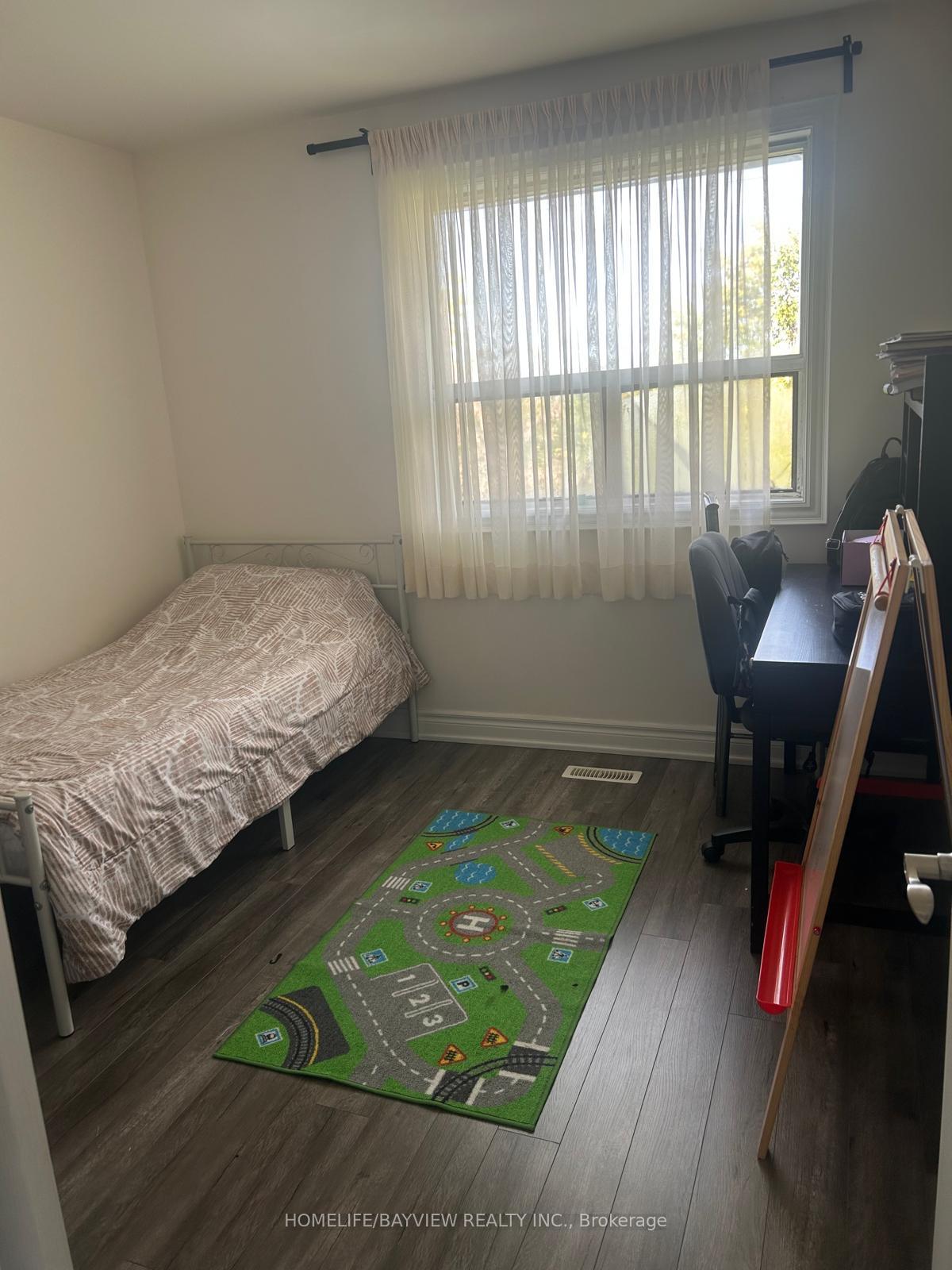 10 Alisa Craig Court, Toronto, ON M2R 2B8