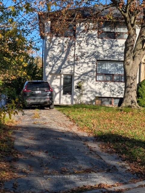 10 Alisa Craig Court, Toronto, ON M2R 2B8