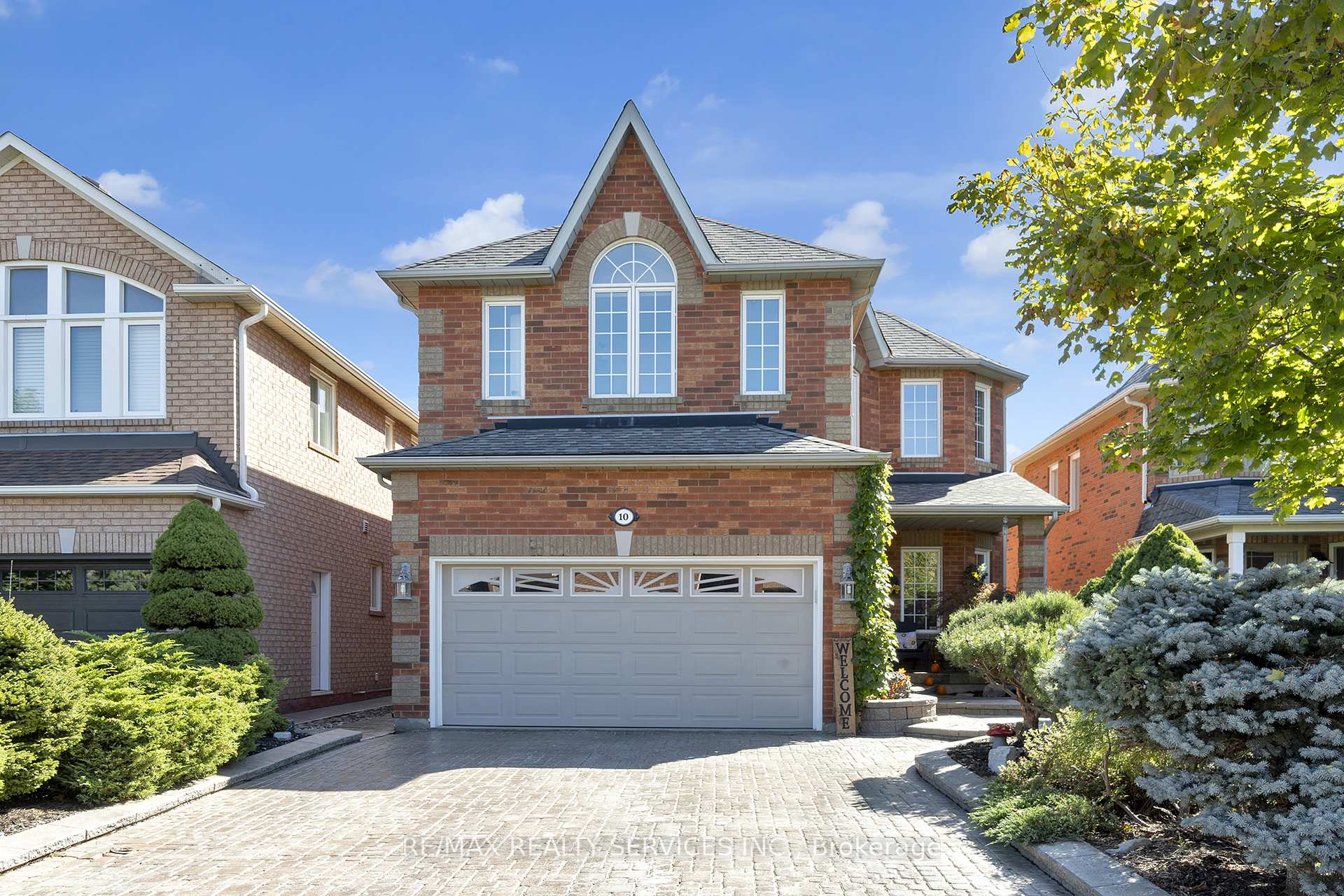 10 Barnes Court, Brampton, ON L7A 1J1