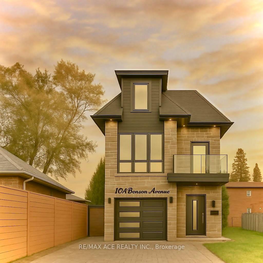 10 Benson Avenue, Mississauga, ON L5H 2P2