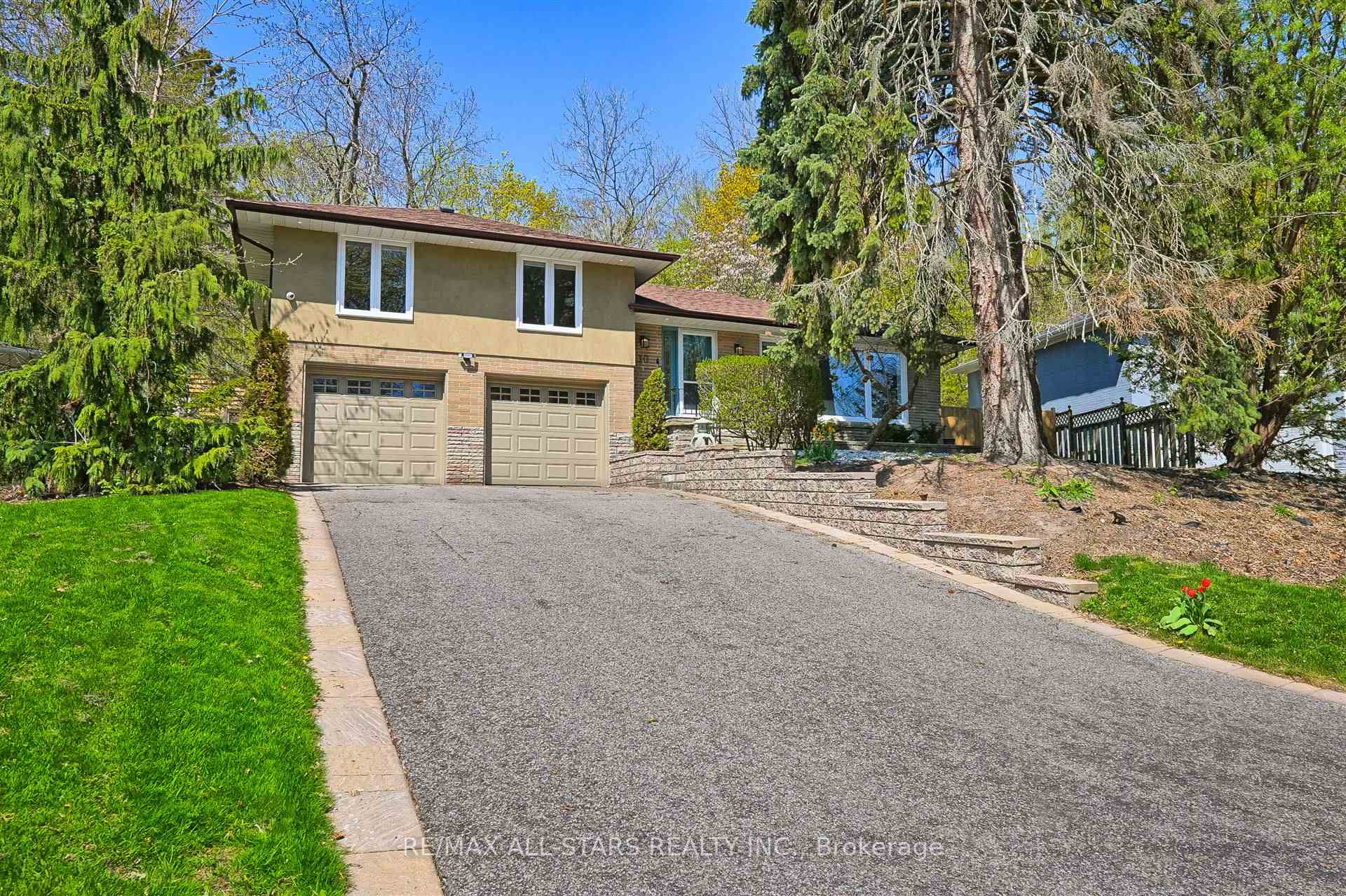 10 Catalina Drive, Toronto, ON M1M 1K6