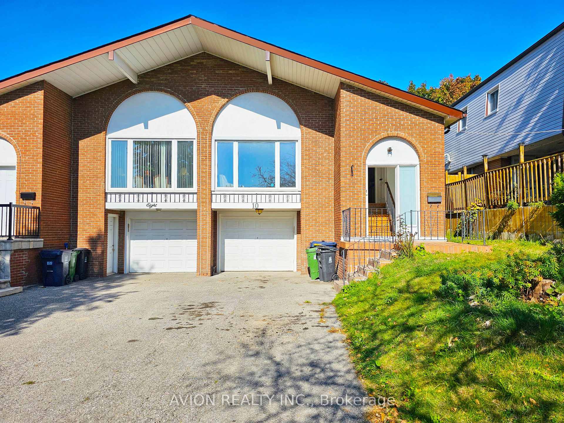 10 Clancy Drive, Toronto, ON M2J 2V8