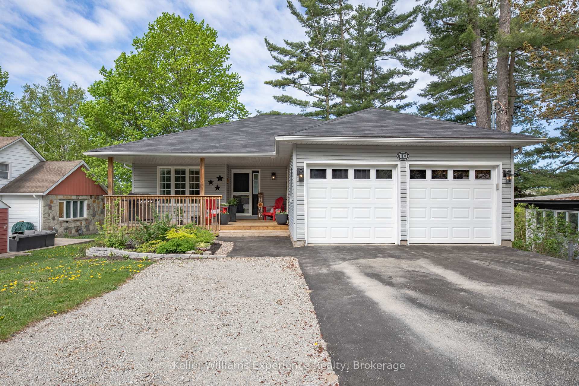 10 Clarence Avenue, Penetanguishene, ON L9M 1A9