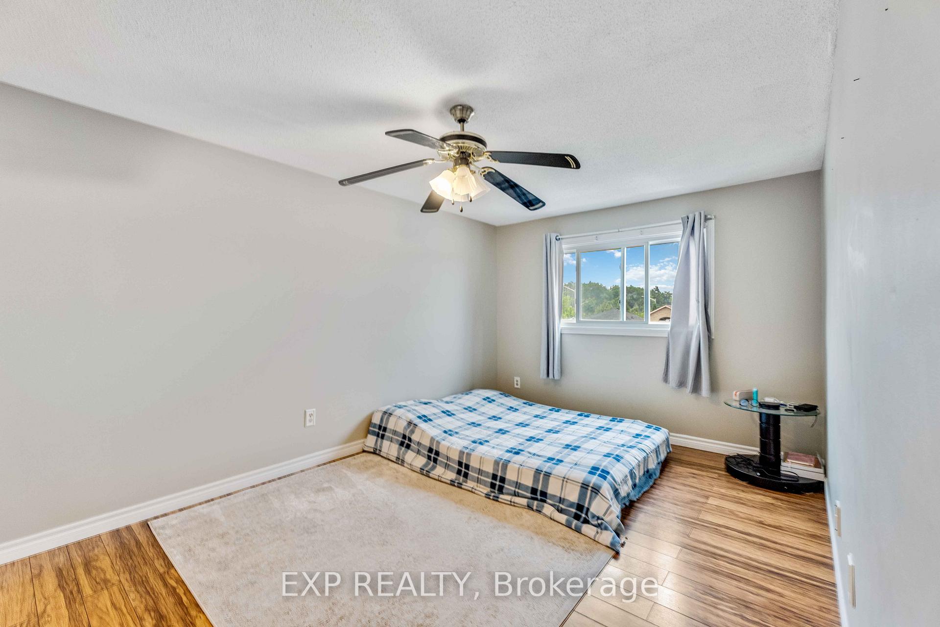 10 Claudette Gate, Hamilton, ON L9B 1T5