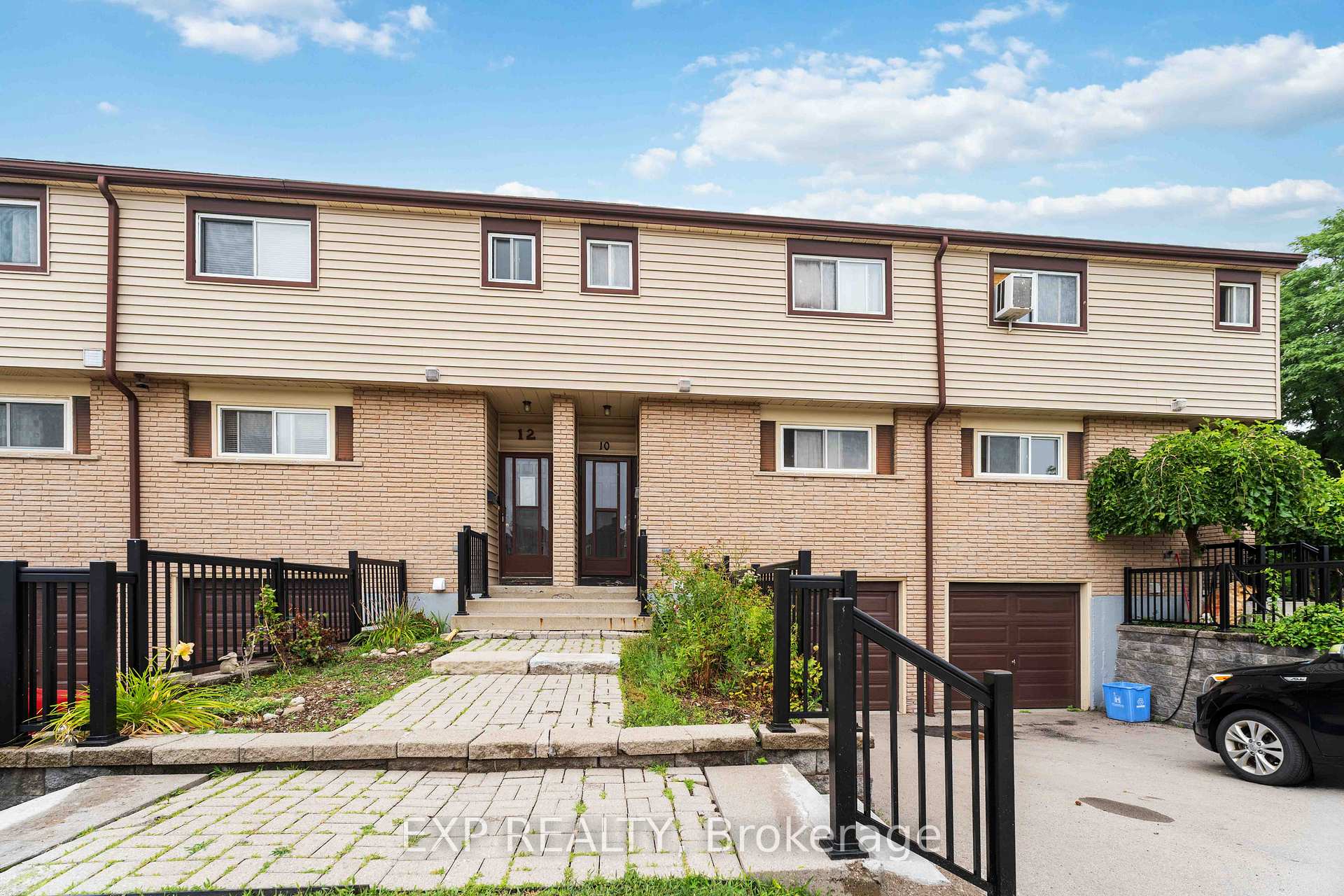 10 Claudette Gate, Hamilton, ON L9B 1T5