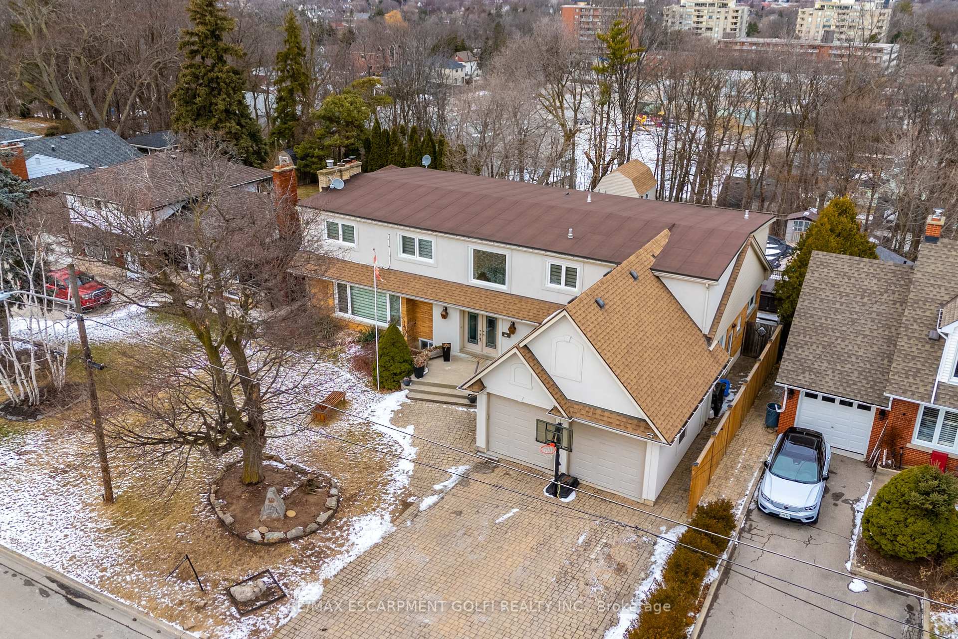 10 Douglas Place, Hamilton, ON L8G 1M6