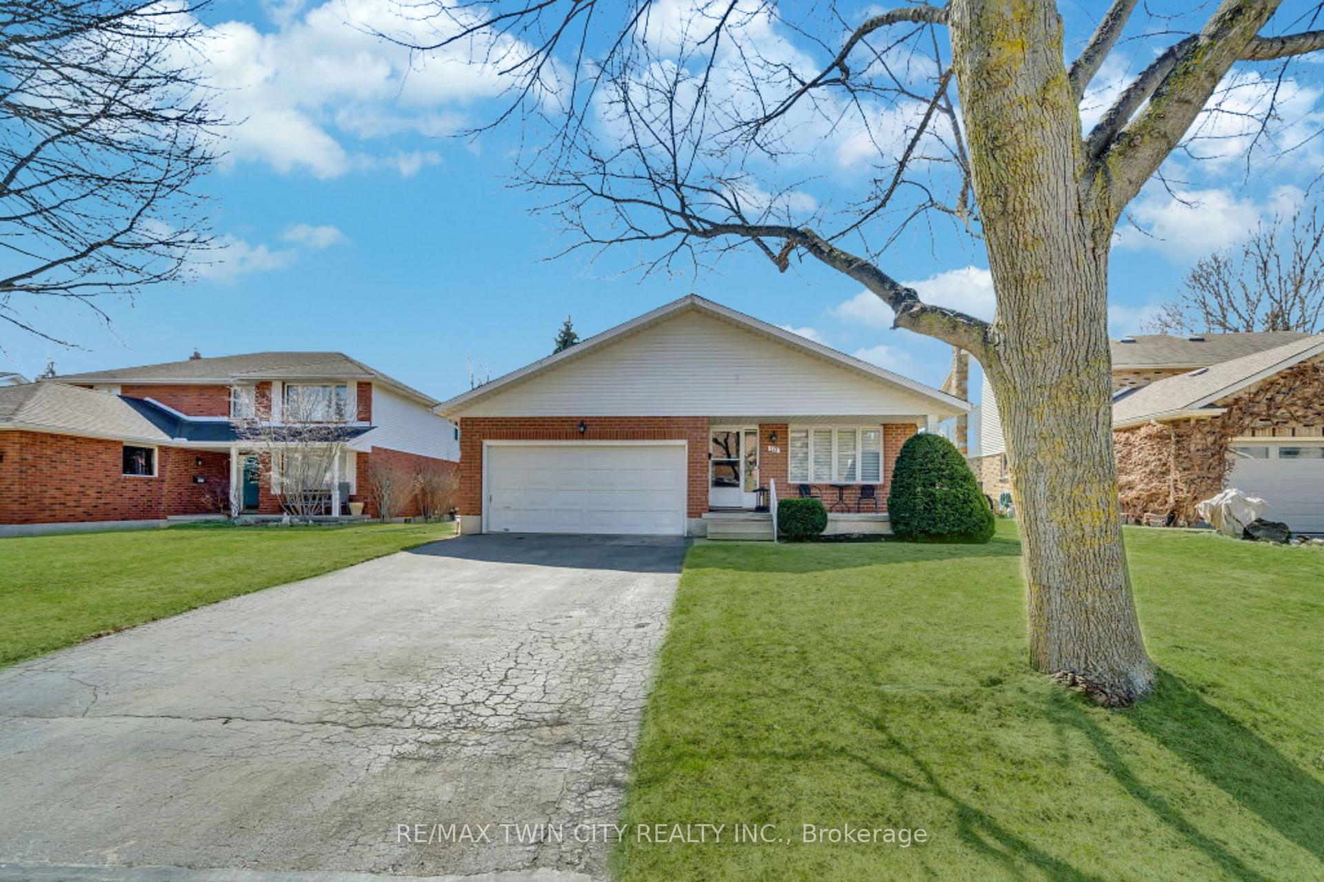 10 Dunnington Court, Kitchener, ON N2A 3M5