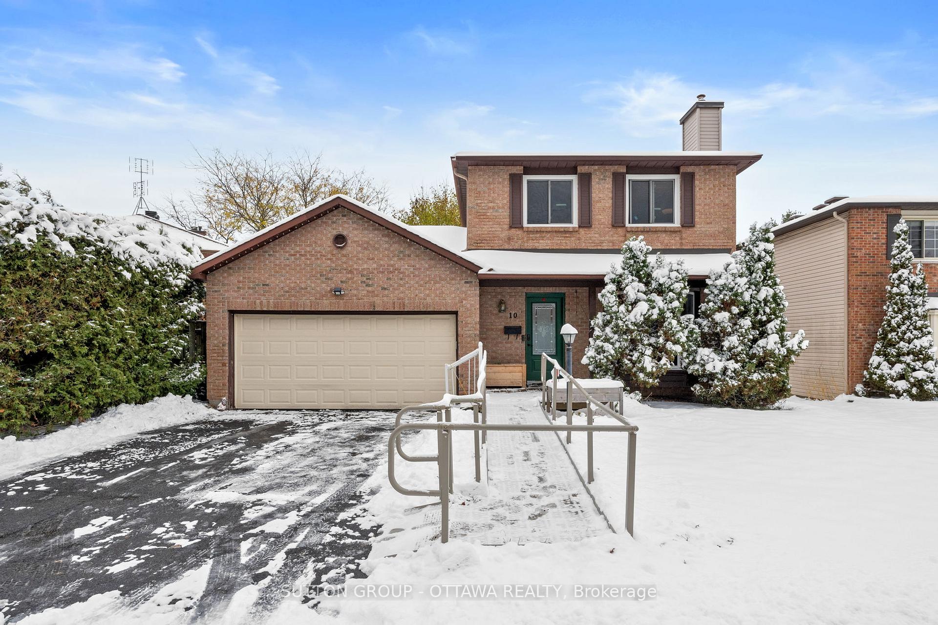 10 Foxleigh Crescent, Kanata, ON K2M 1B5