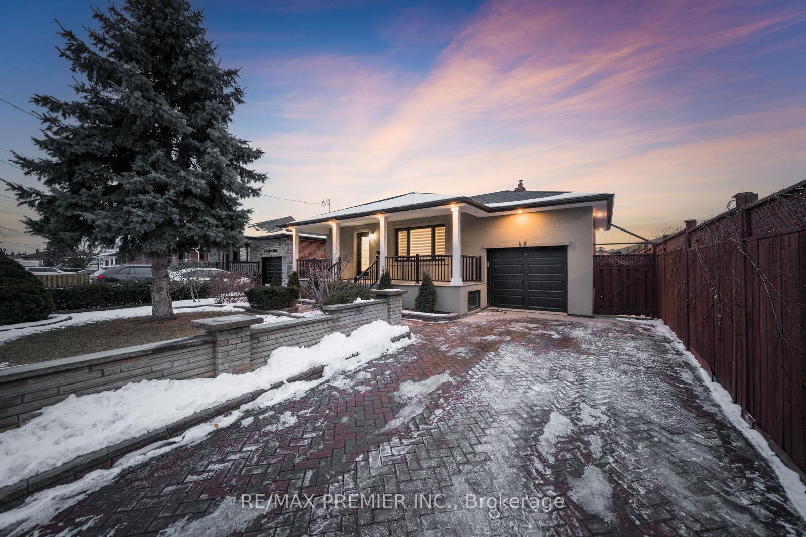 10 Frankfort Avenue, Toronto, ON M6L 2Y2