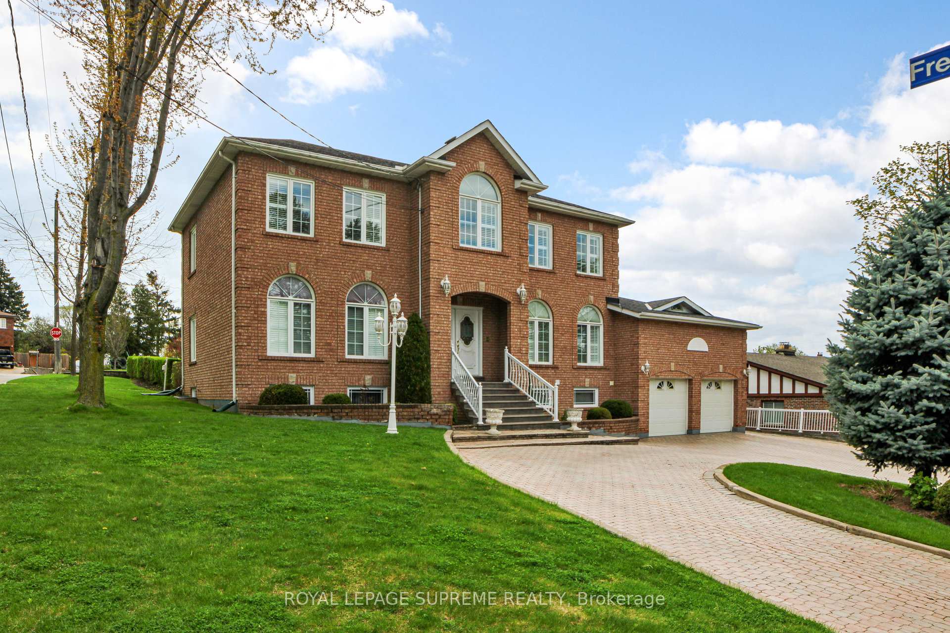 10 Freeman Road, Toronto, ON M6M 4E6