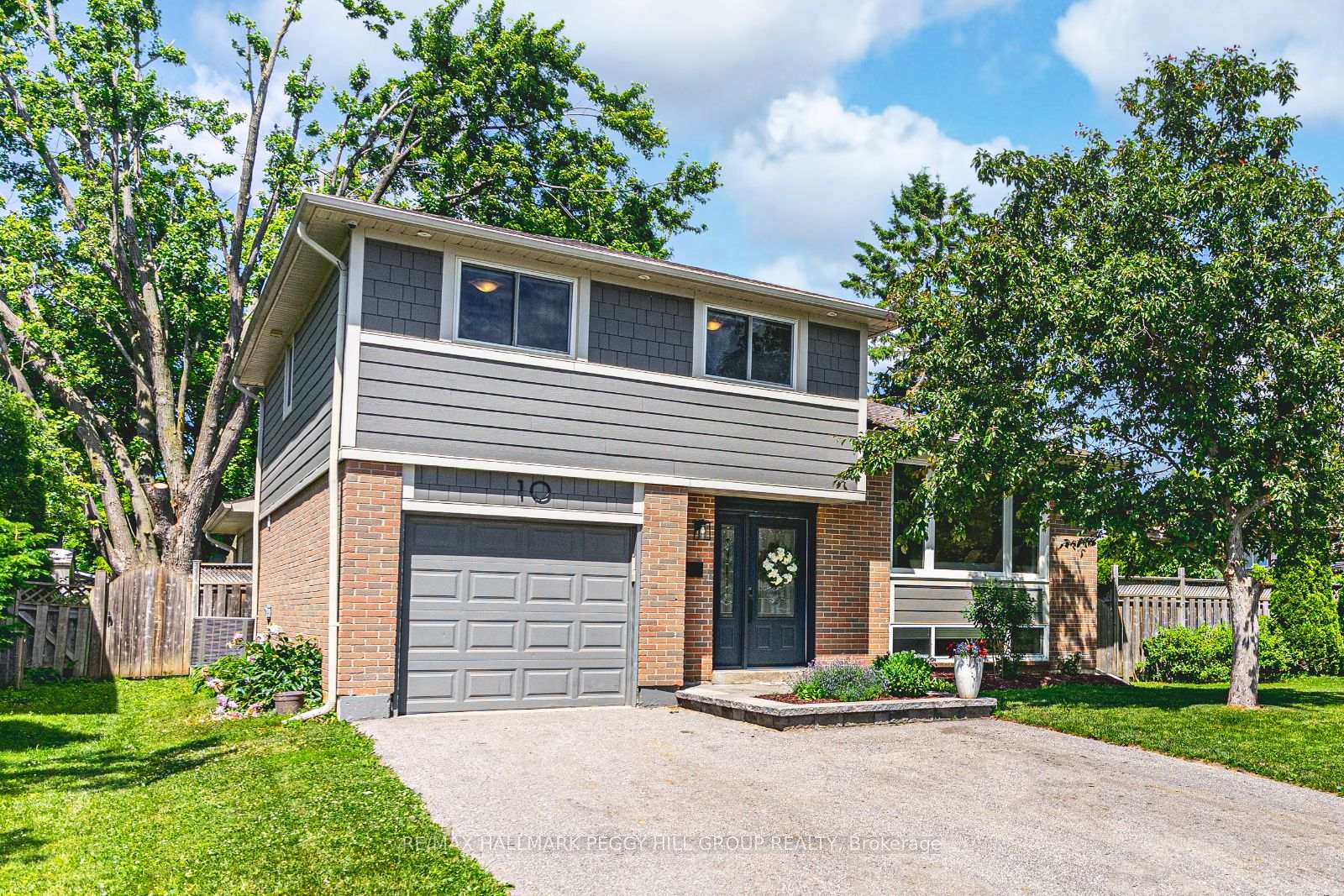 10 Jill's Court, Barrie, ON L4M 4L7