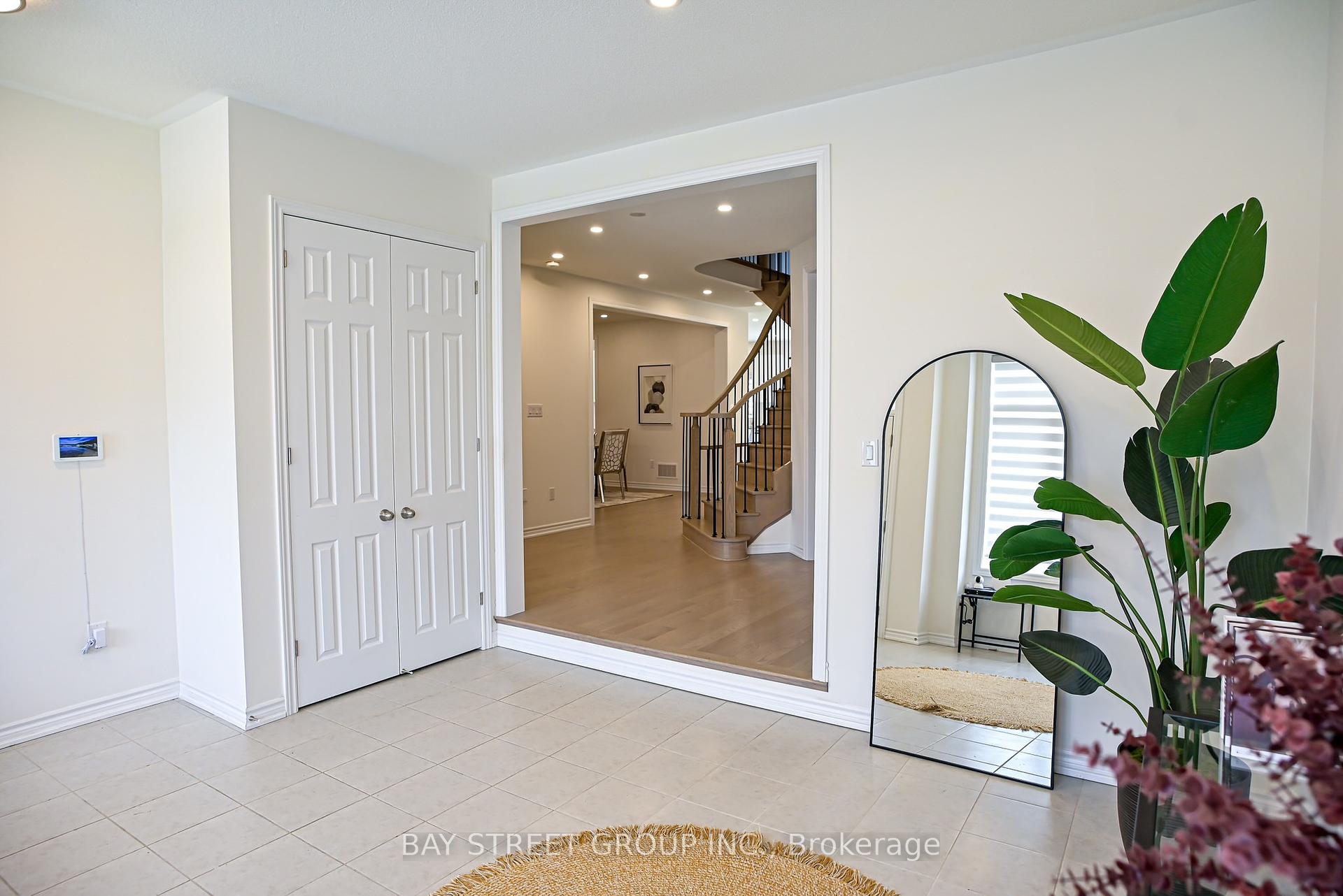 10 Kenneth Ross Bend E, East Gwillimbury, ON L9N 0T7