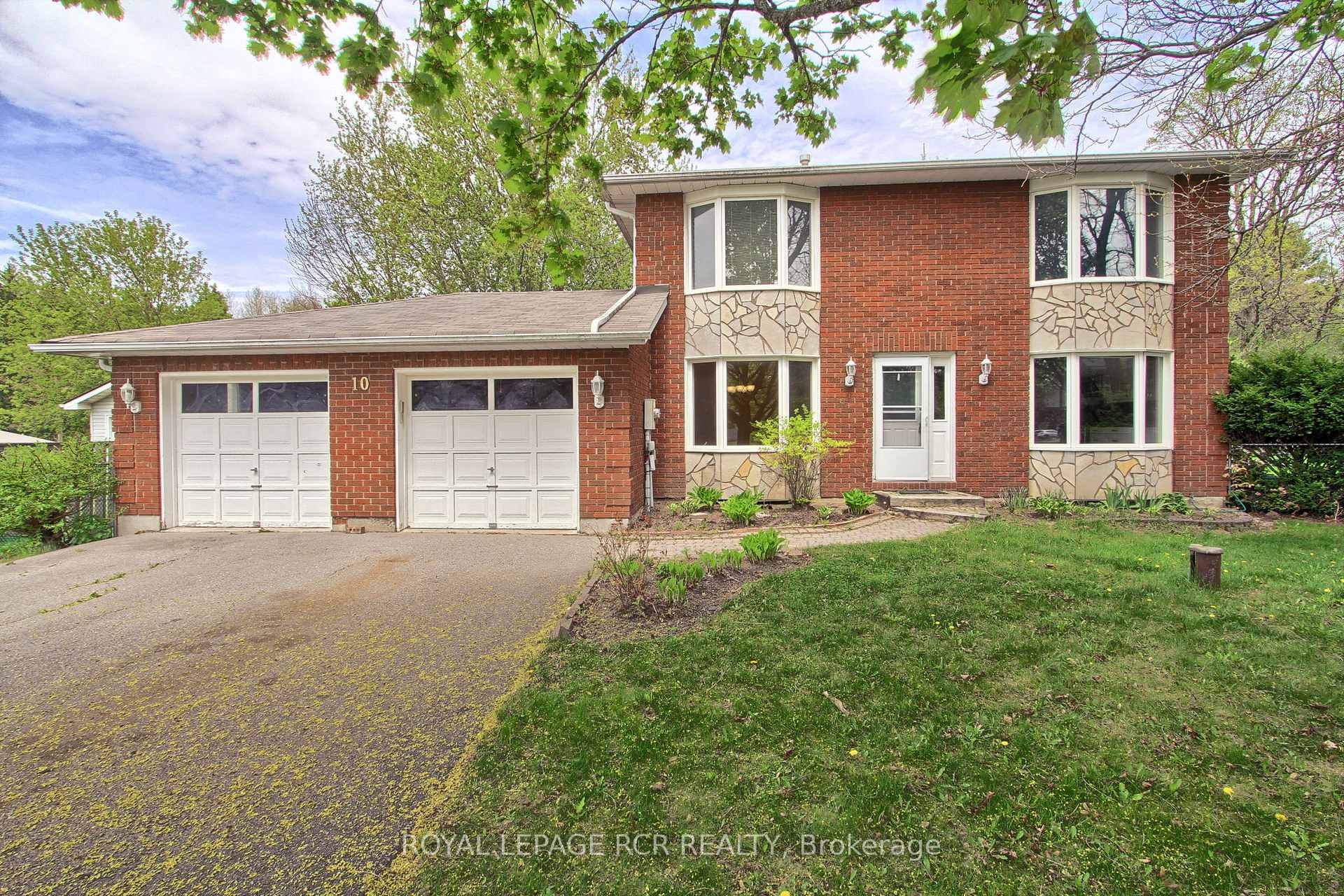 10 Lepard Crescent, East Gwillimbury, ON L9N 1G3