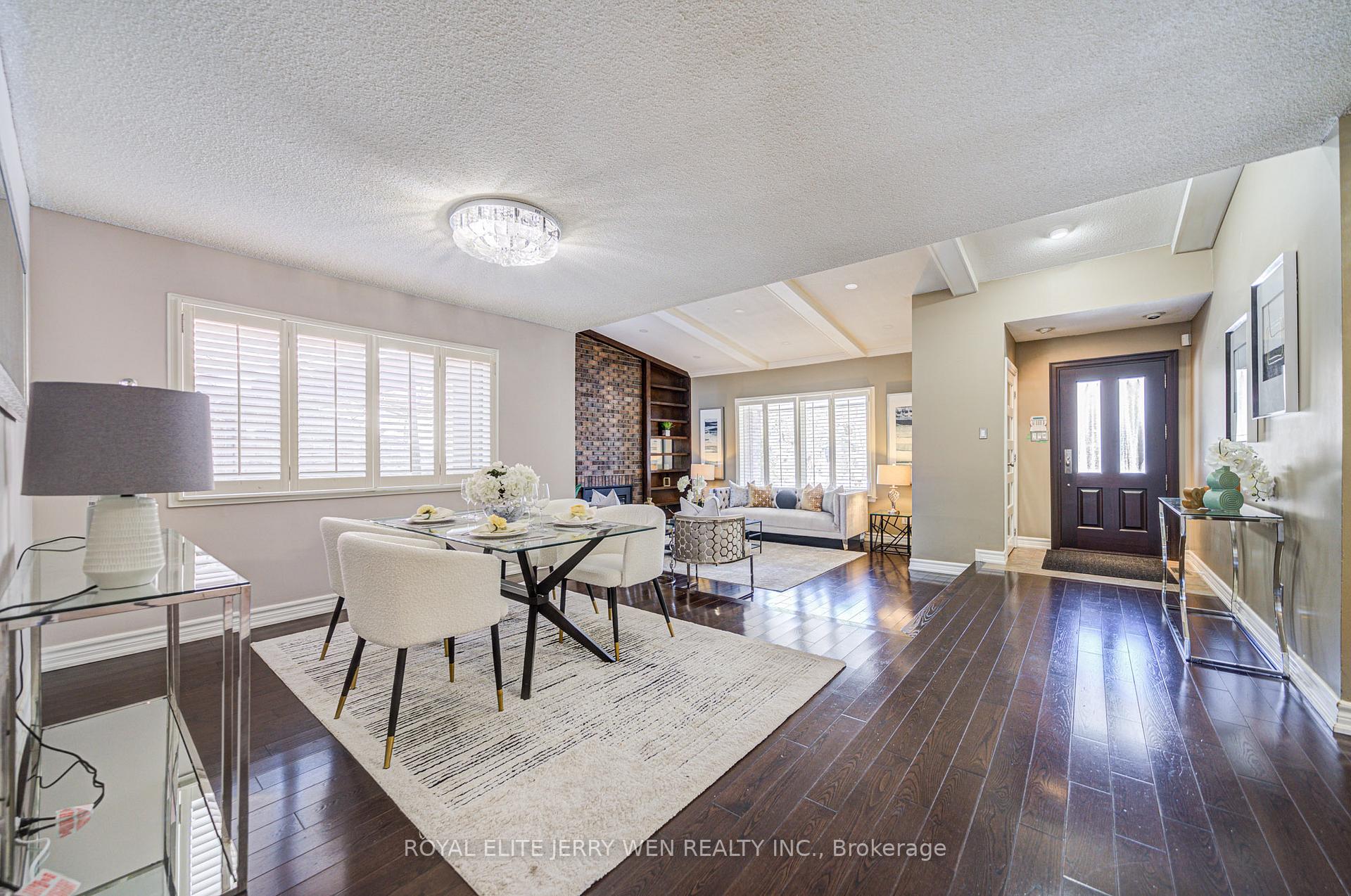 10 Mellowood Drive, Toronto, ON M2L 2E3