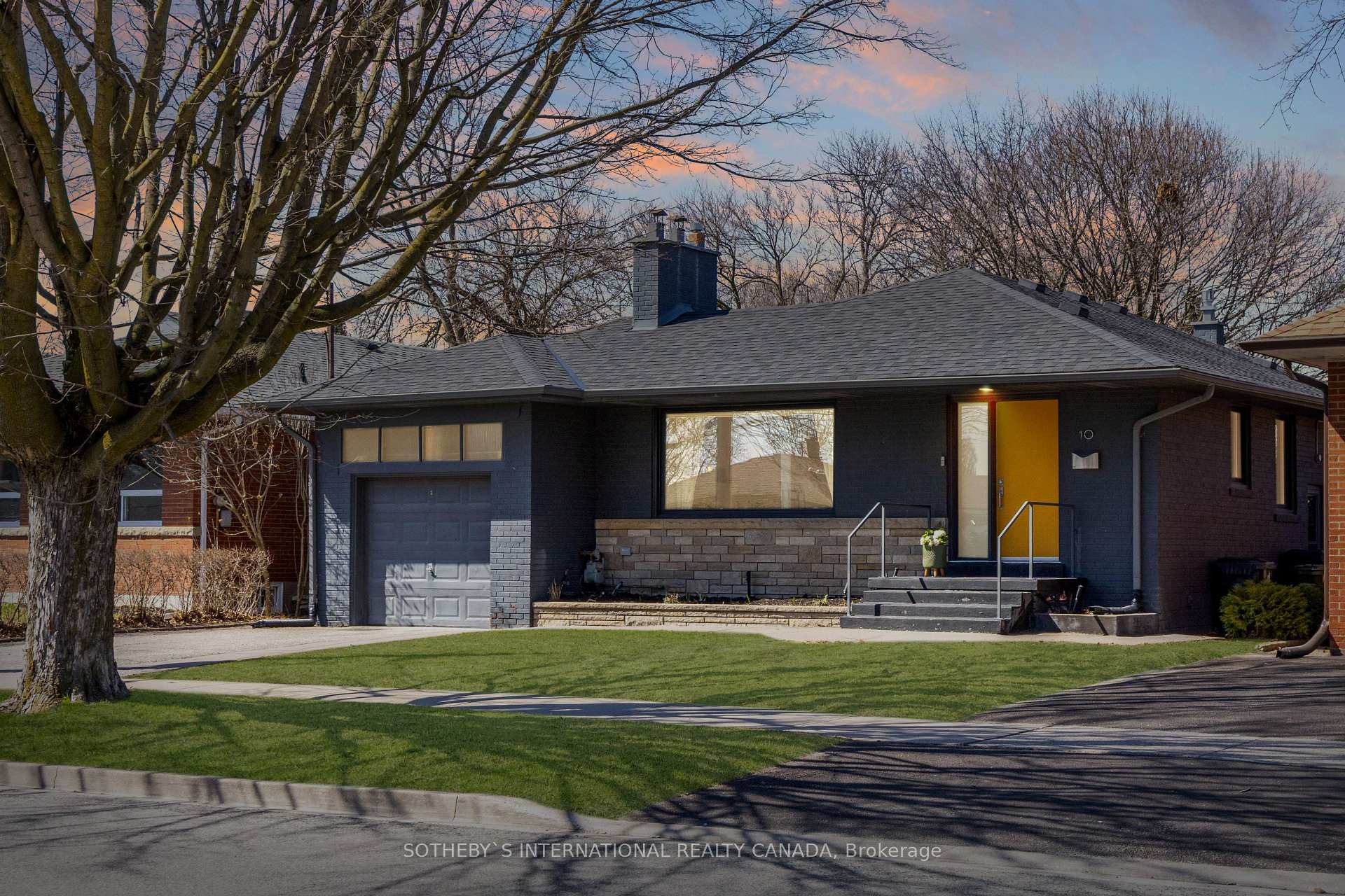 10 Norseman Street, Toronto, ON M8Z 2P2