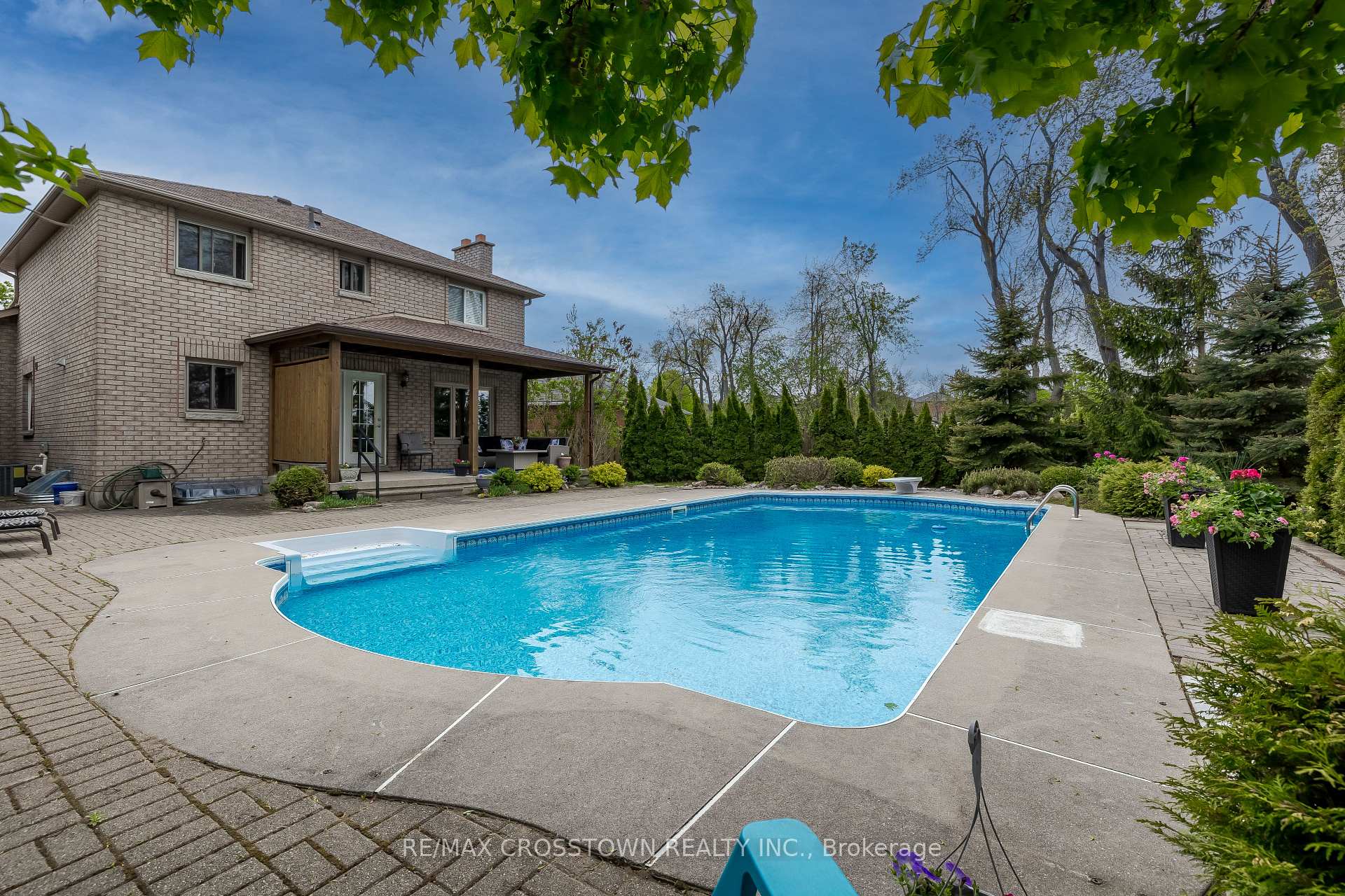 10 Nugent Court, Barrie, ON L4N 7A9