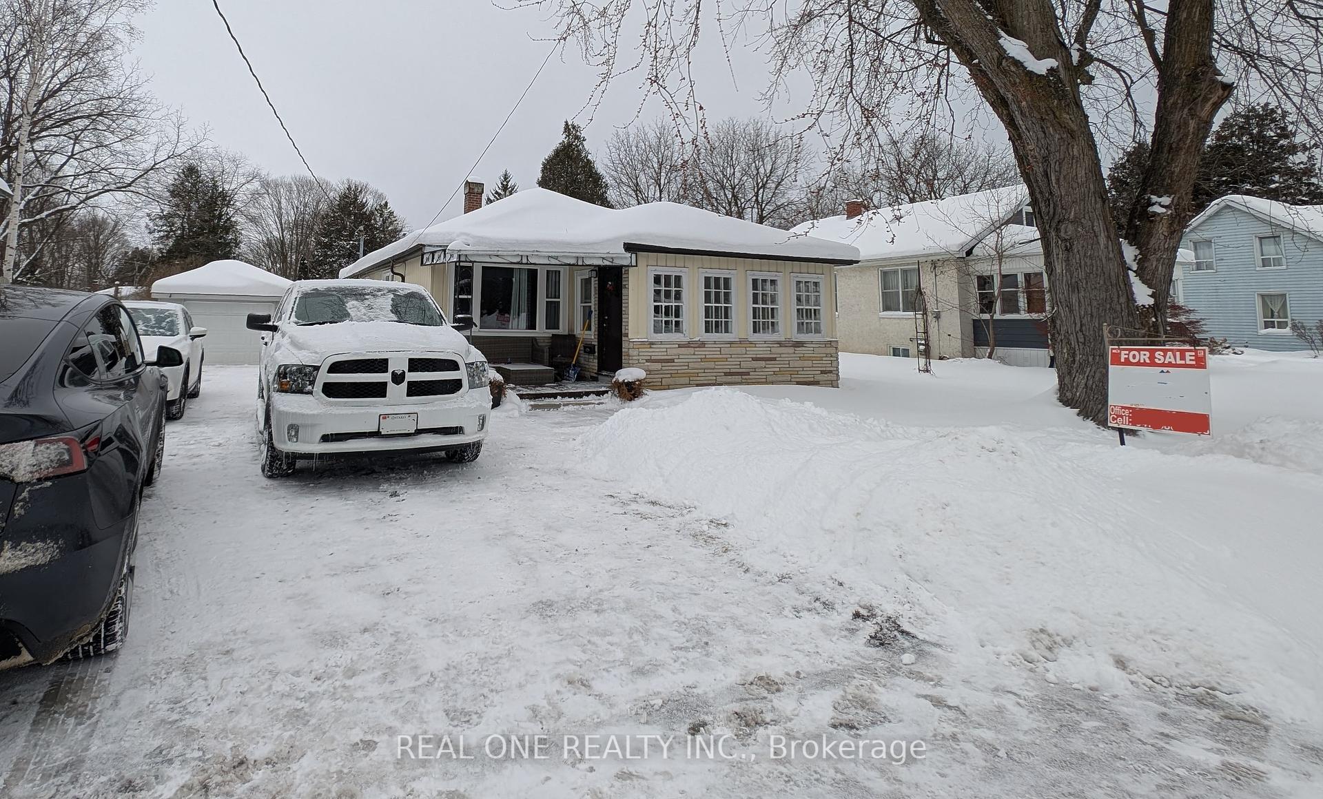 10 Queen Street, Georgina, ON L0E 1R0
