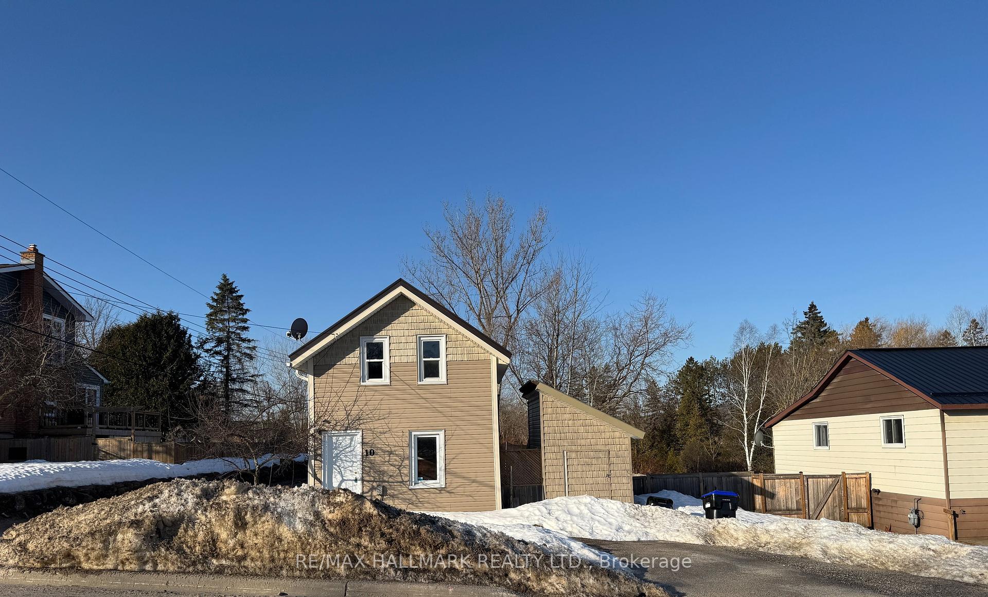 10 Scott Street, Penetanguishene, ON L9M 1N1
