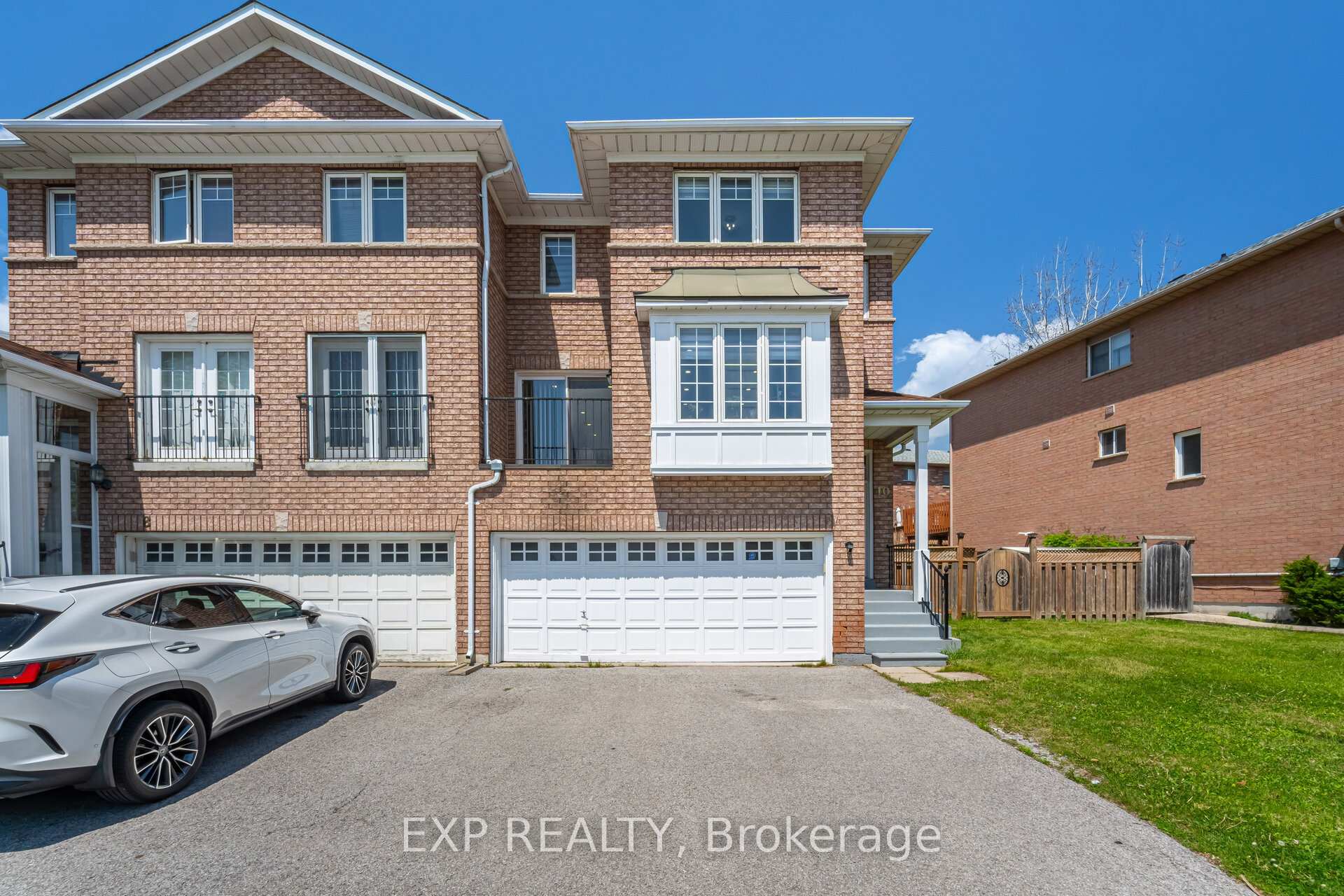 10 Seton Park Road, Toronto, ON M3C 3Z6