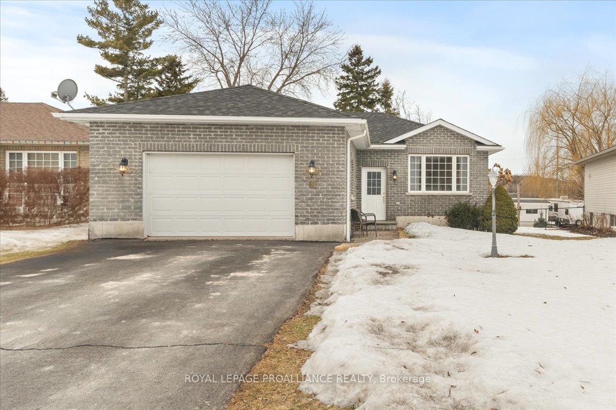 10 Stonegate Crescent, Quinte West, ON K0K 2C0