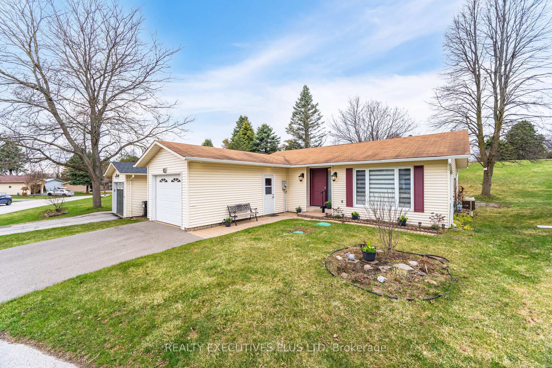 10 Tamarack Court, New Tecumseth, ON L0G 1W0