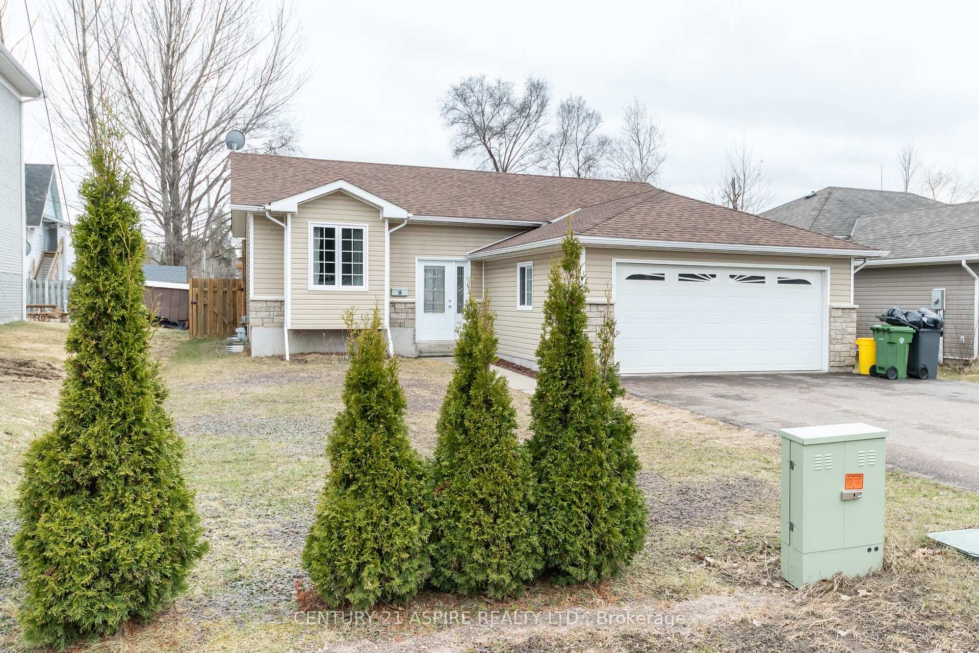 10 Vereyken Crescent, Petawawa, ON K8H 2C5