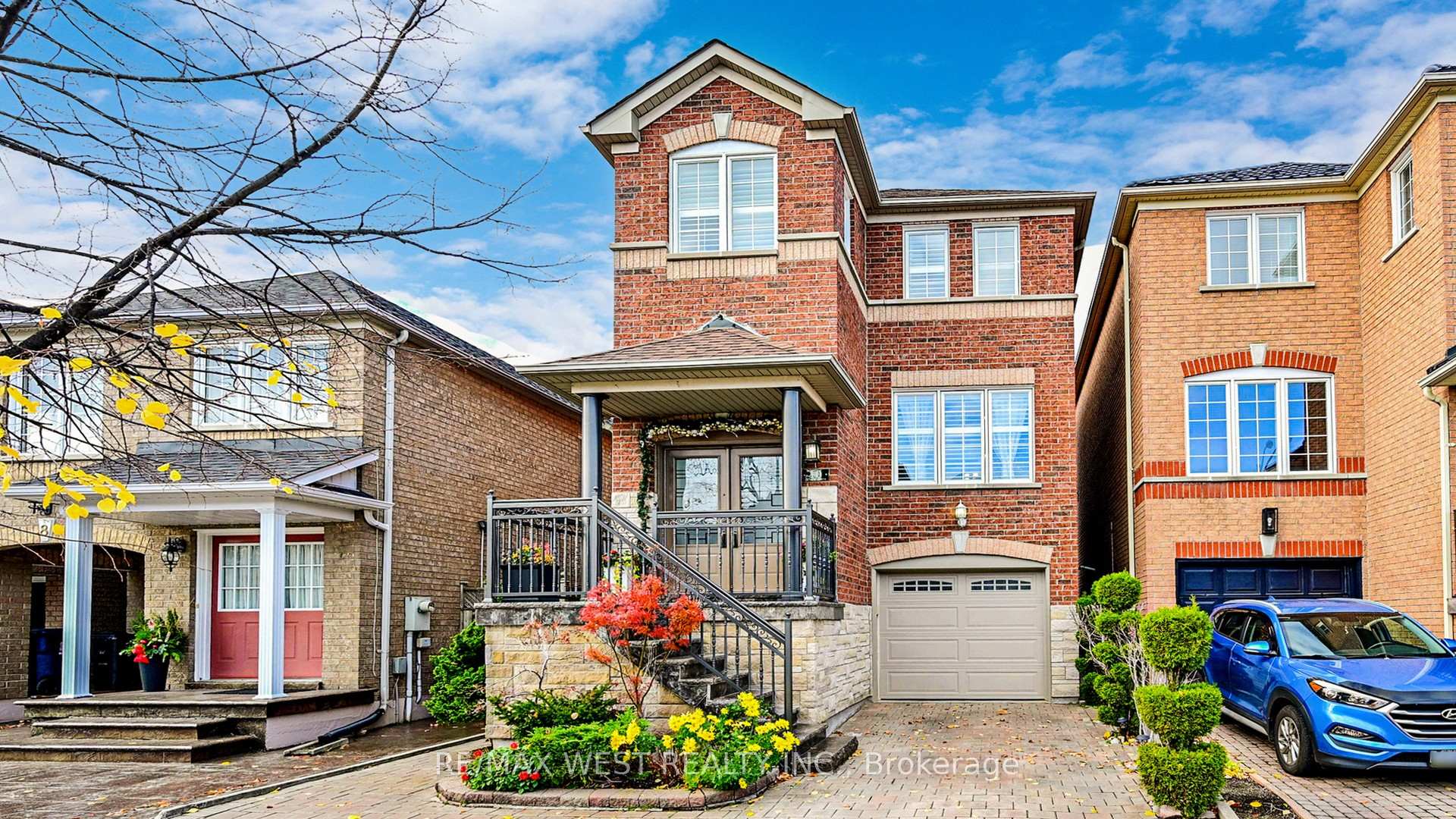 10 Via Cassia Drive, Toronto, ON M6M 5K8