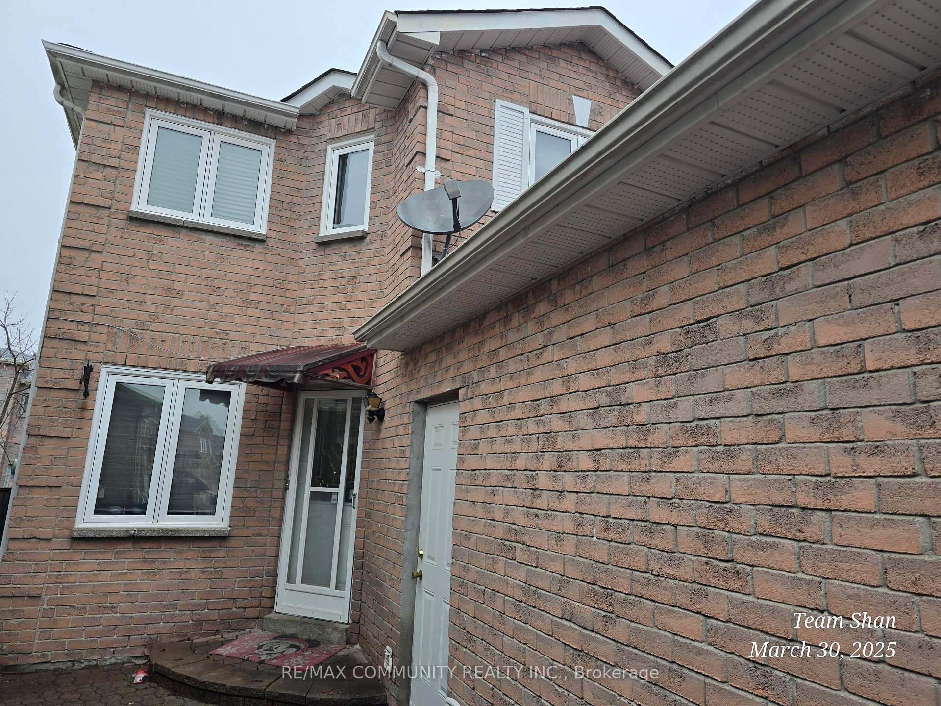10 Whispering Willow Pathway, Toronto, ON M1B 4A8