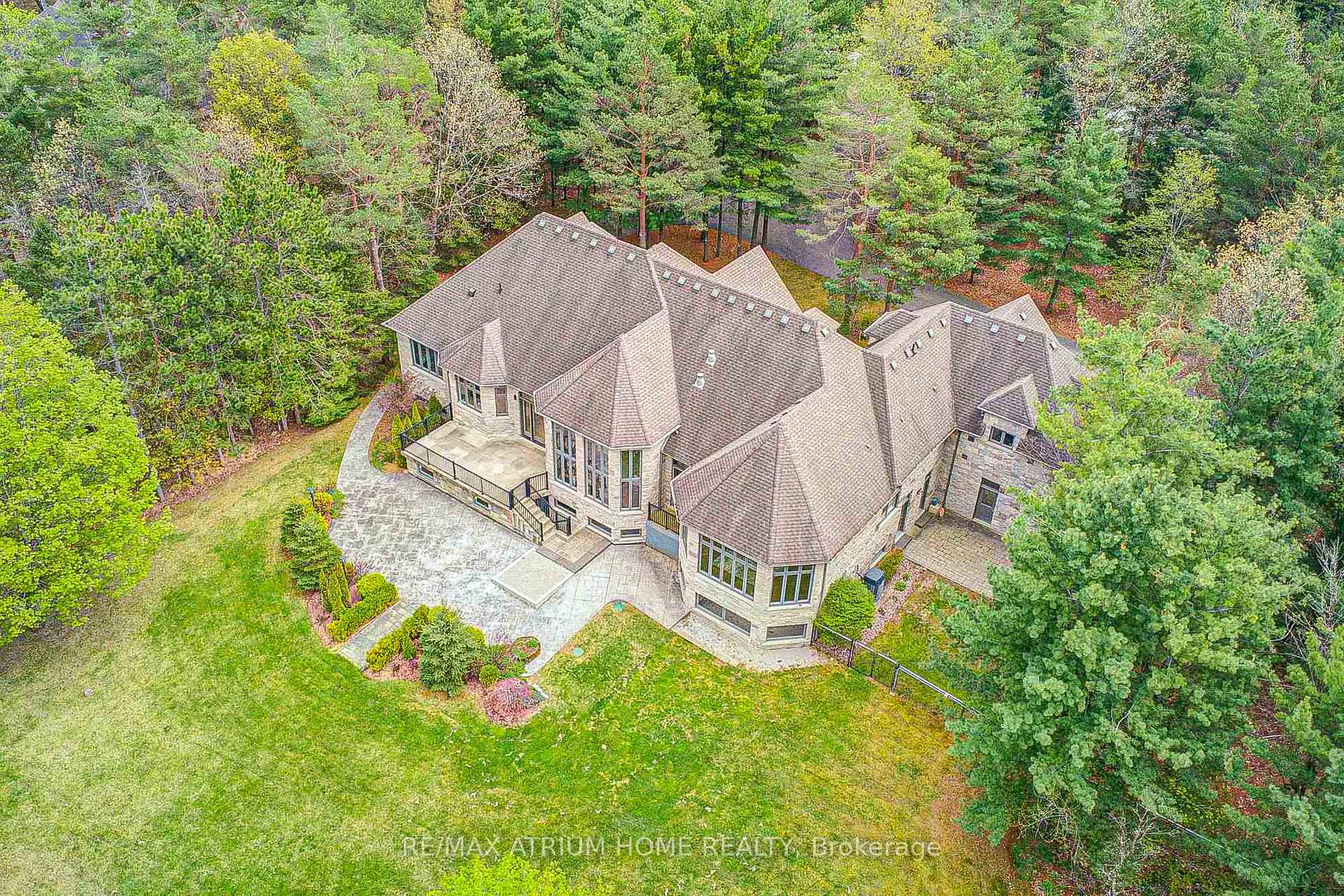 10 Woodlot Court, Whitchurch-Stouffville, ON L4A 2L6