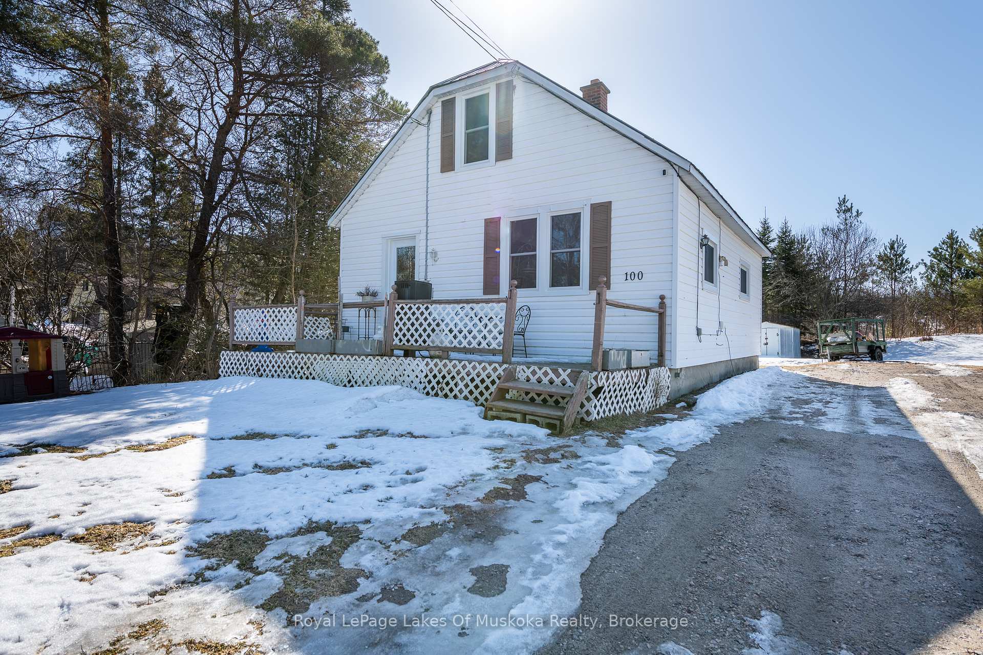 100 Queen Street, Burk's Falls, ON P0A 1C0