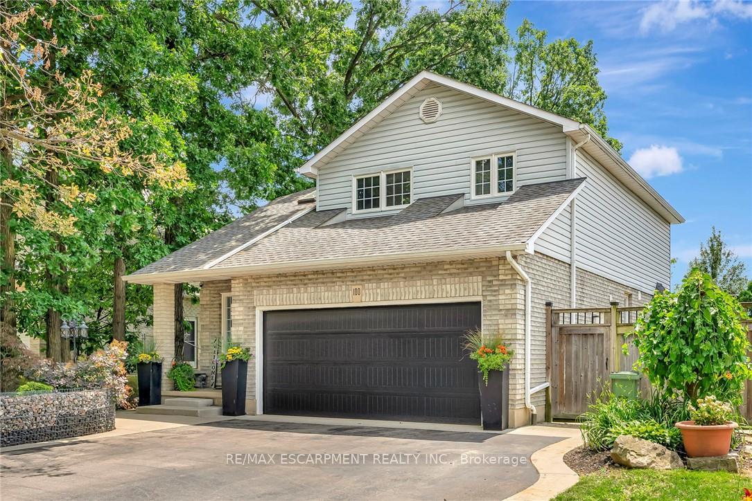 100 Stone Church Road E, Hamilton, ON L9B 1A9