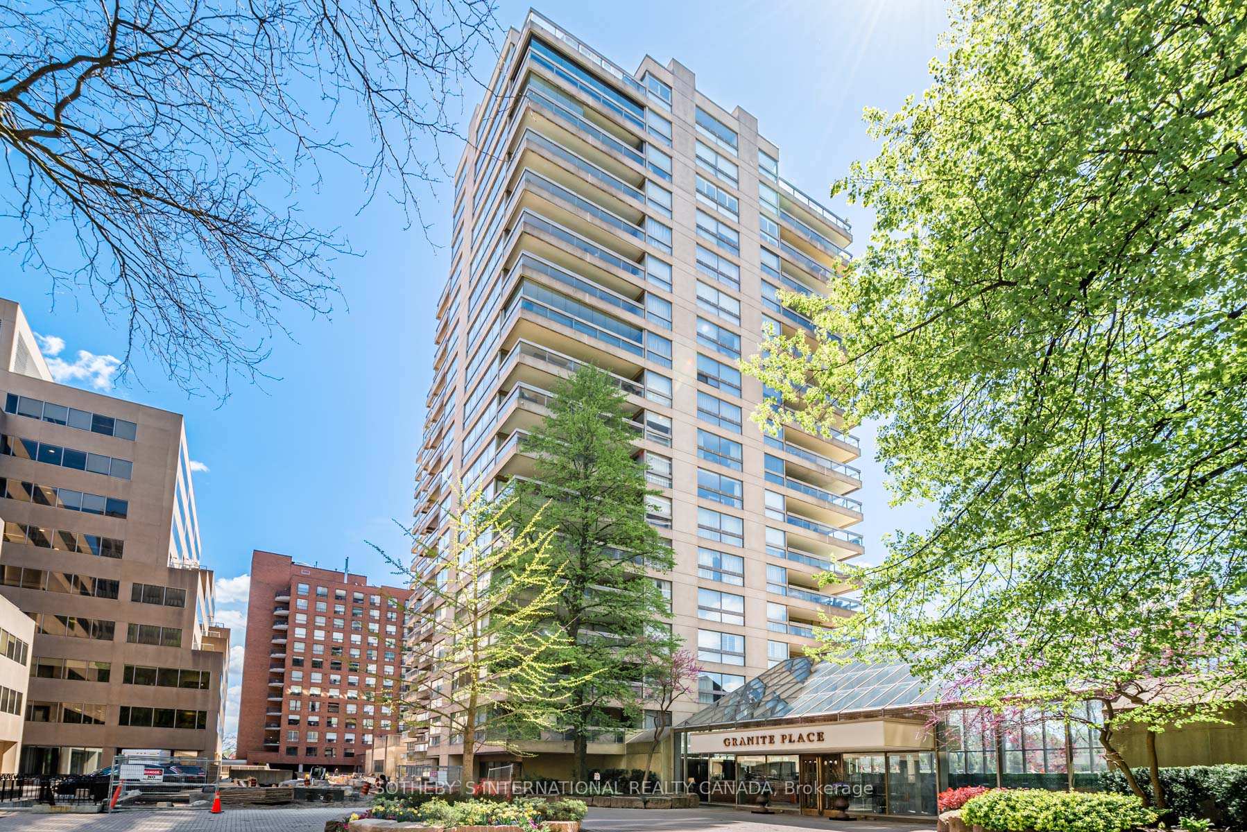 1001 - 61 St Clair Avenue W, Toronto, ON M4V 2Y8