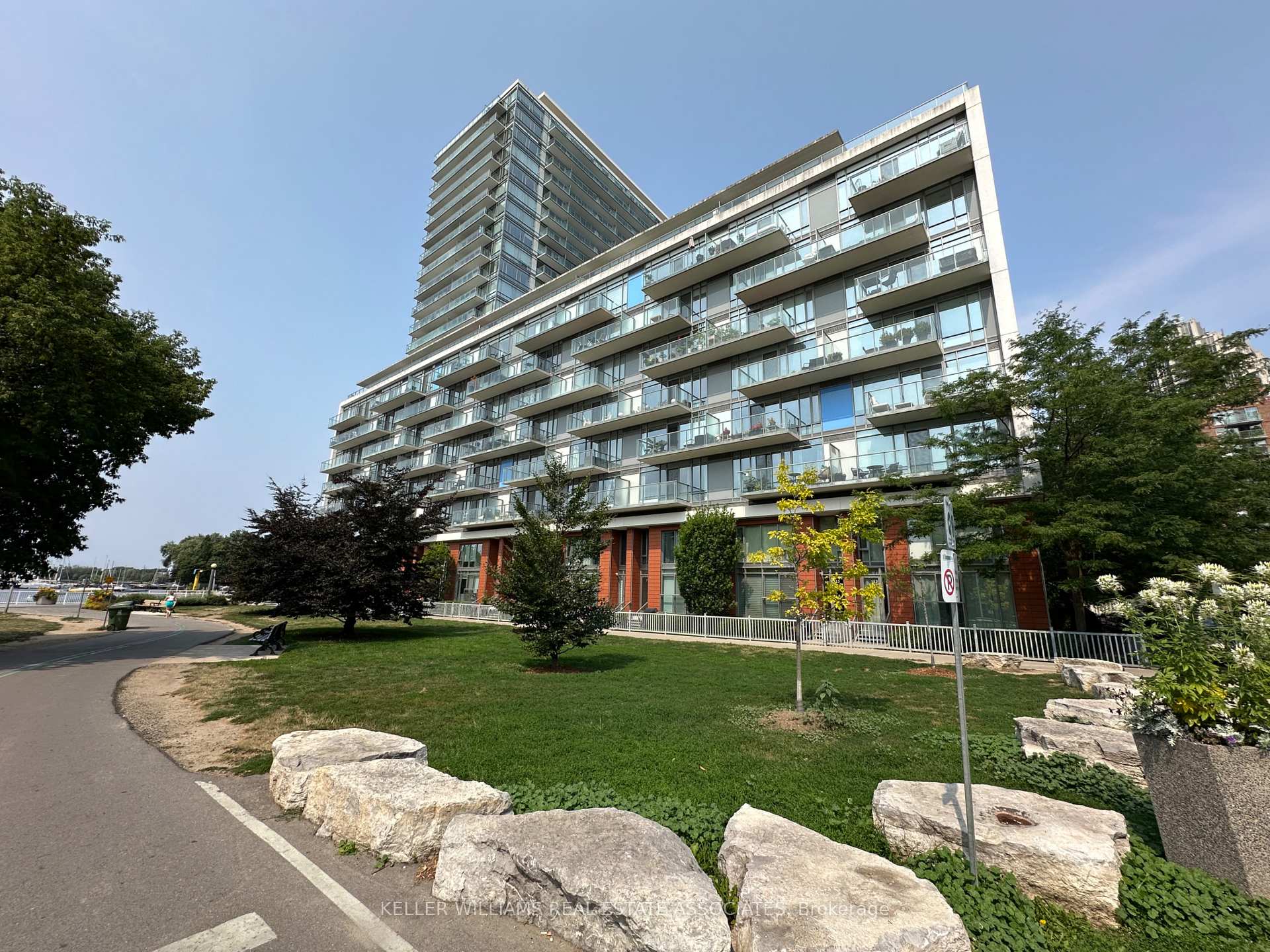 1002 - 90 Stadium Road, Toronto, ON M5V 3W5