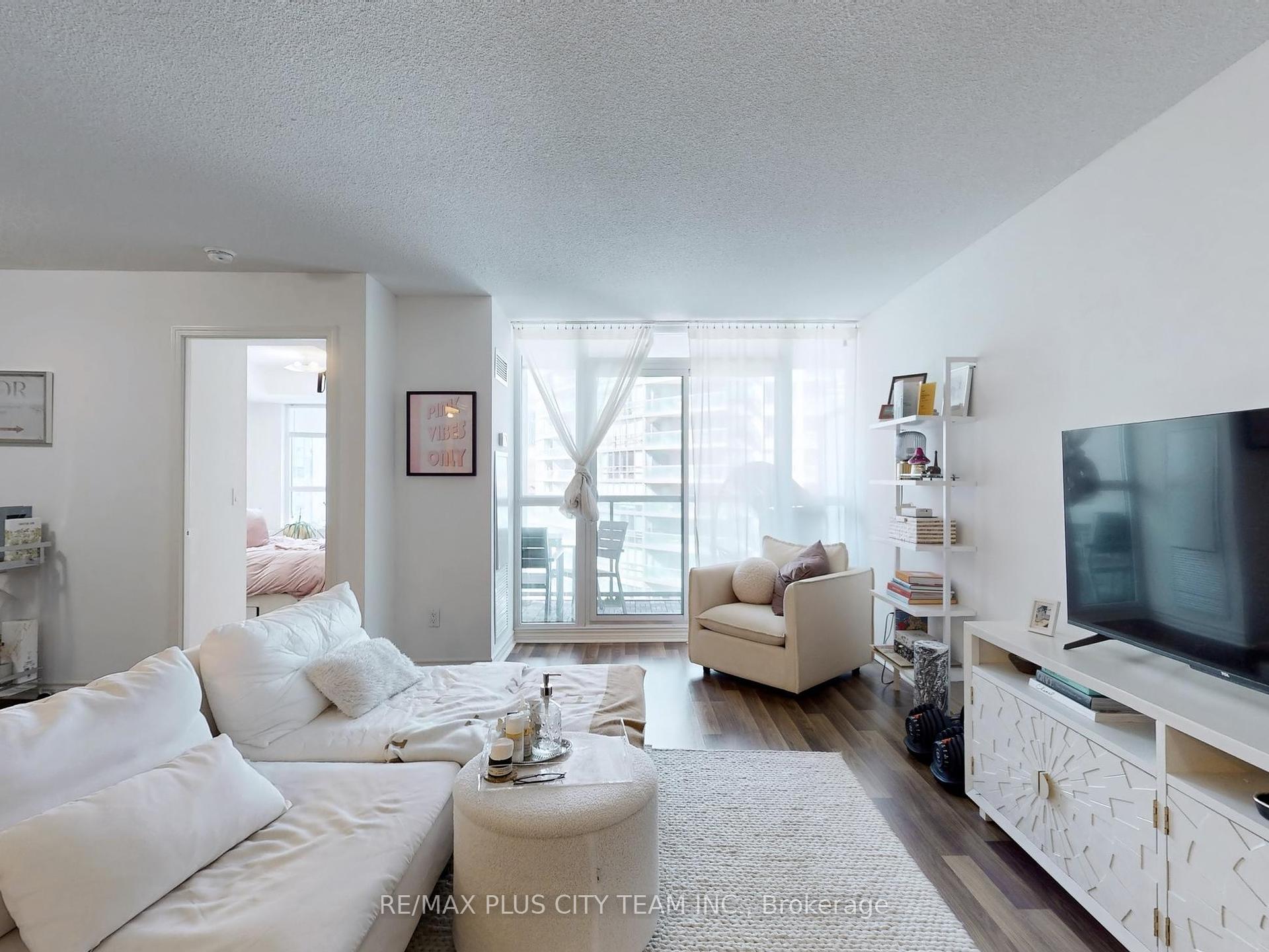 1003 - 19 Grand Trunk Crescent, Toronto, ON M5J 3A4