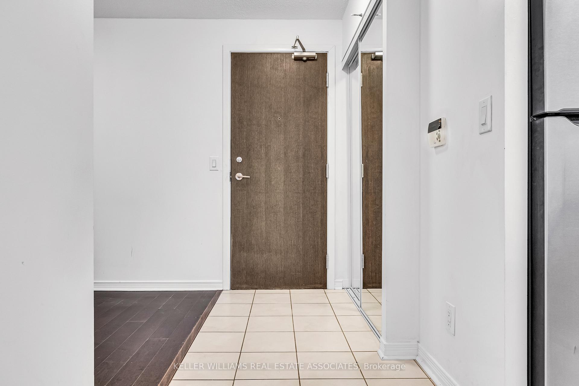 1004 - 3 Michael Power Place, Toronto, ON M9A 0A2