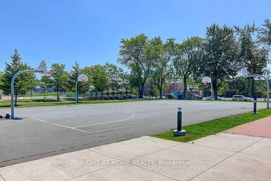 1005 - 35 Brian Peck Crescent, Toronto, ON M4G 0A5