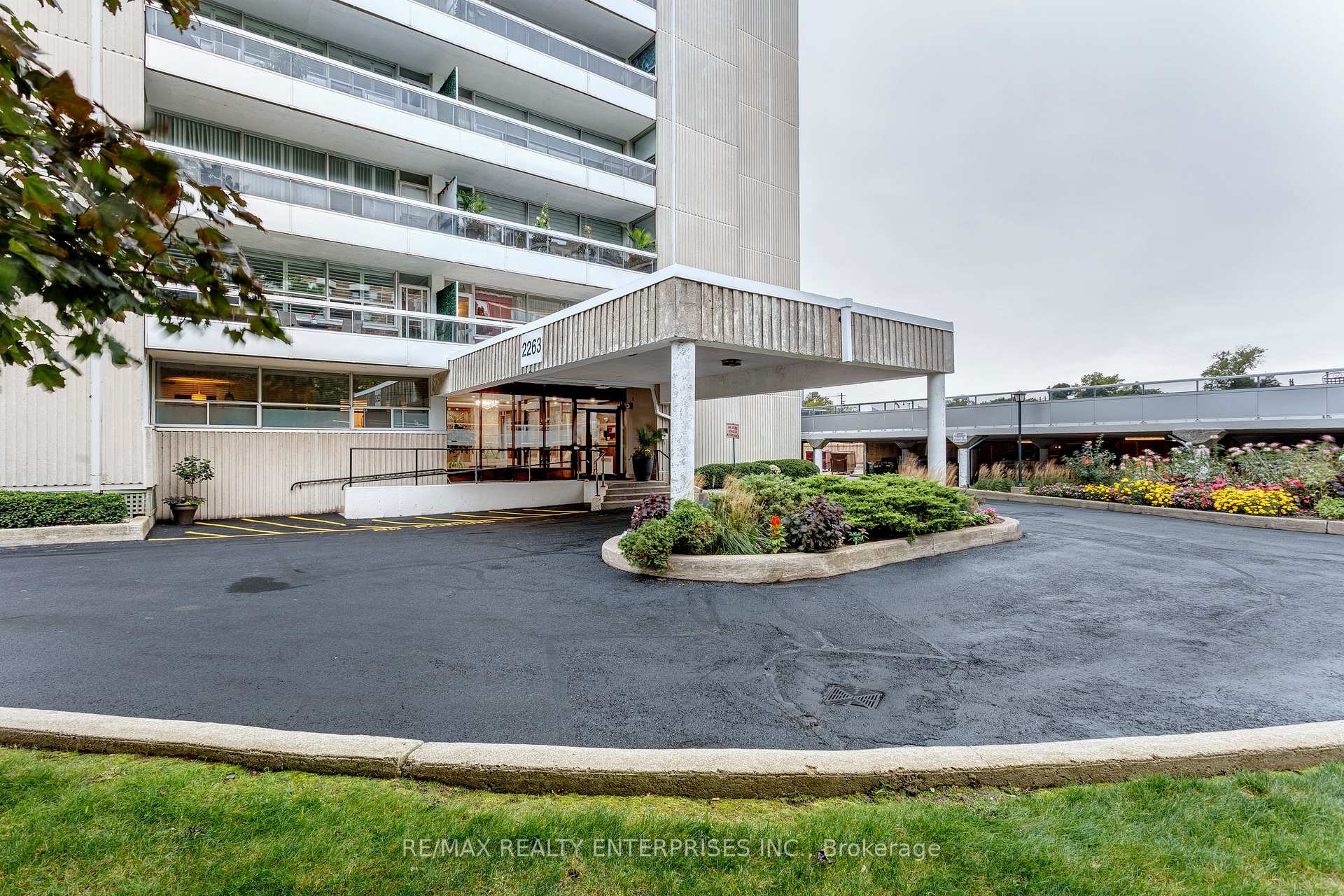 1006 - 2263 MARINE Drive, Oakville, ON L6L 5K1