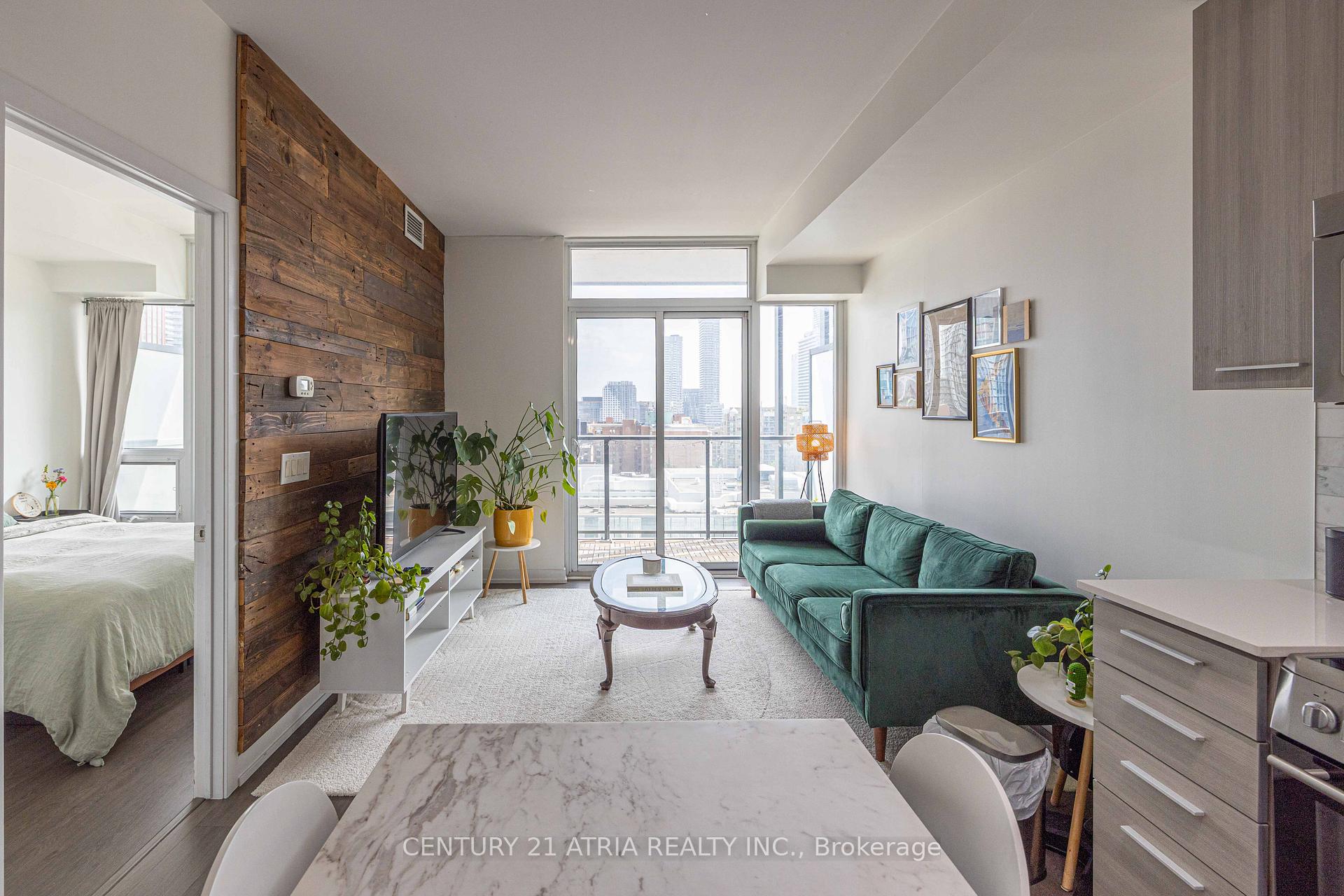 1008 - 105 George Street, Toronto, ON M5A 0L4
