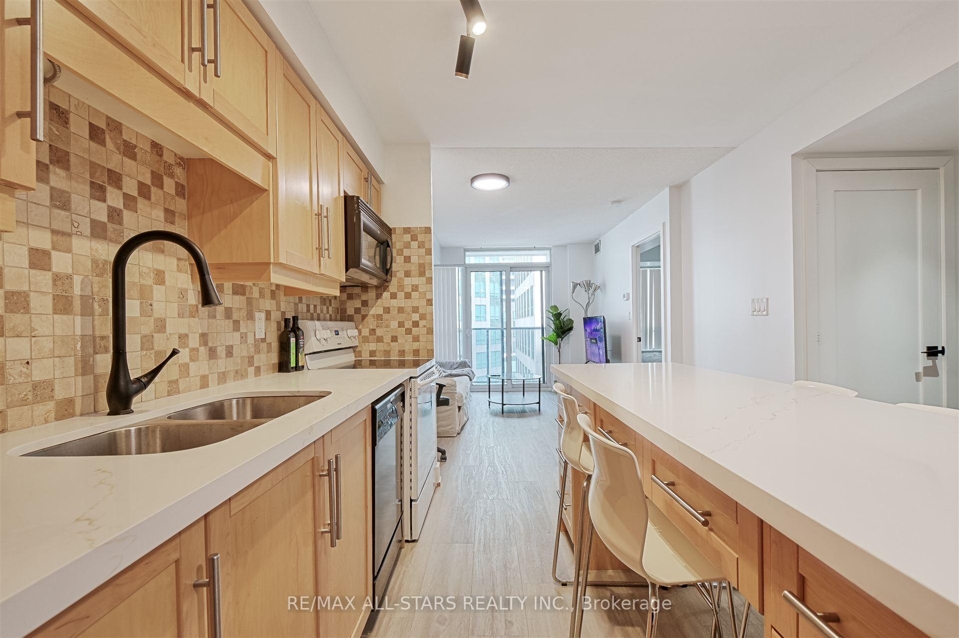 1008 - 20 Blue Jays Way, Toronto, ON M5V 3W6