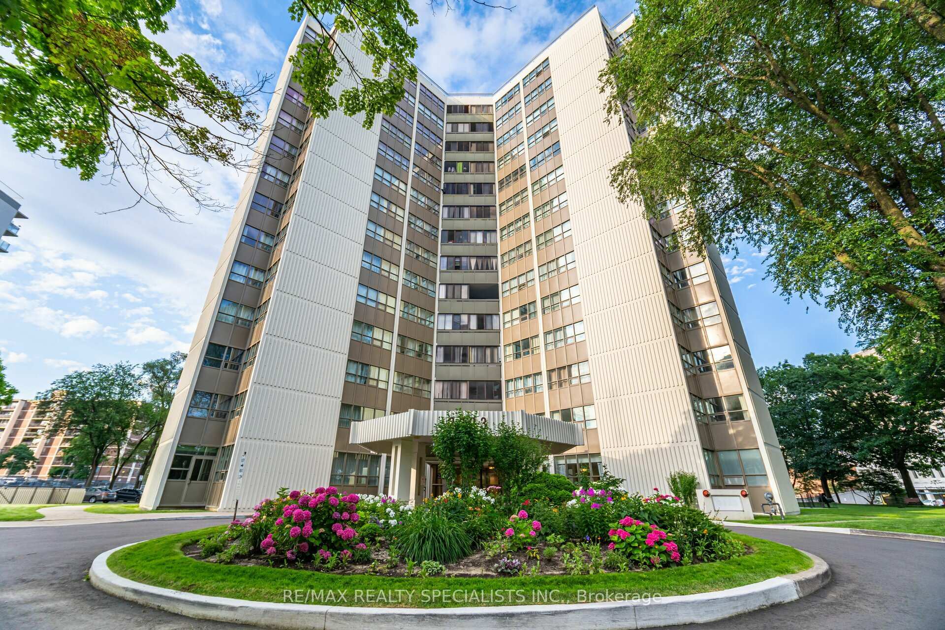 1008 - 2323 Confederation Parkway, Mississauga, ON L5B 1R6