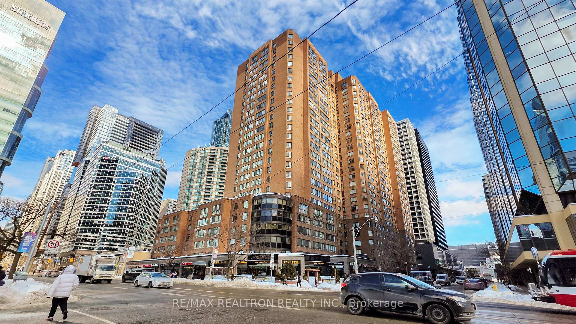 1008 - 633 Bay Street, Toronto, ON M5G 2G4